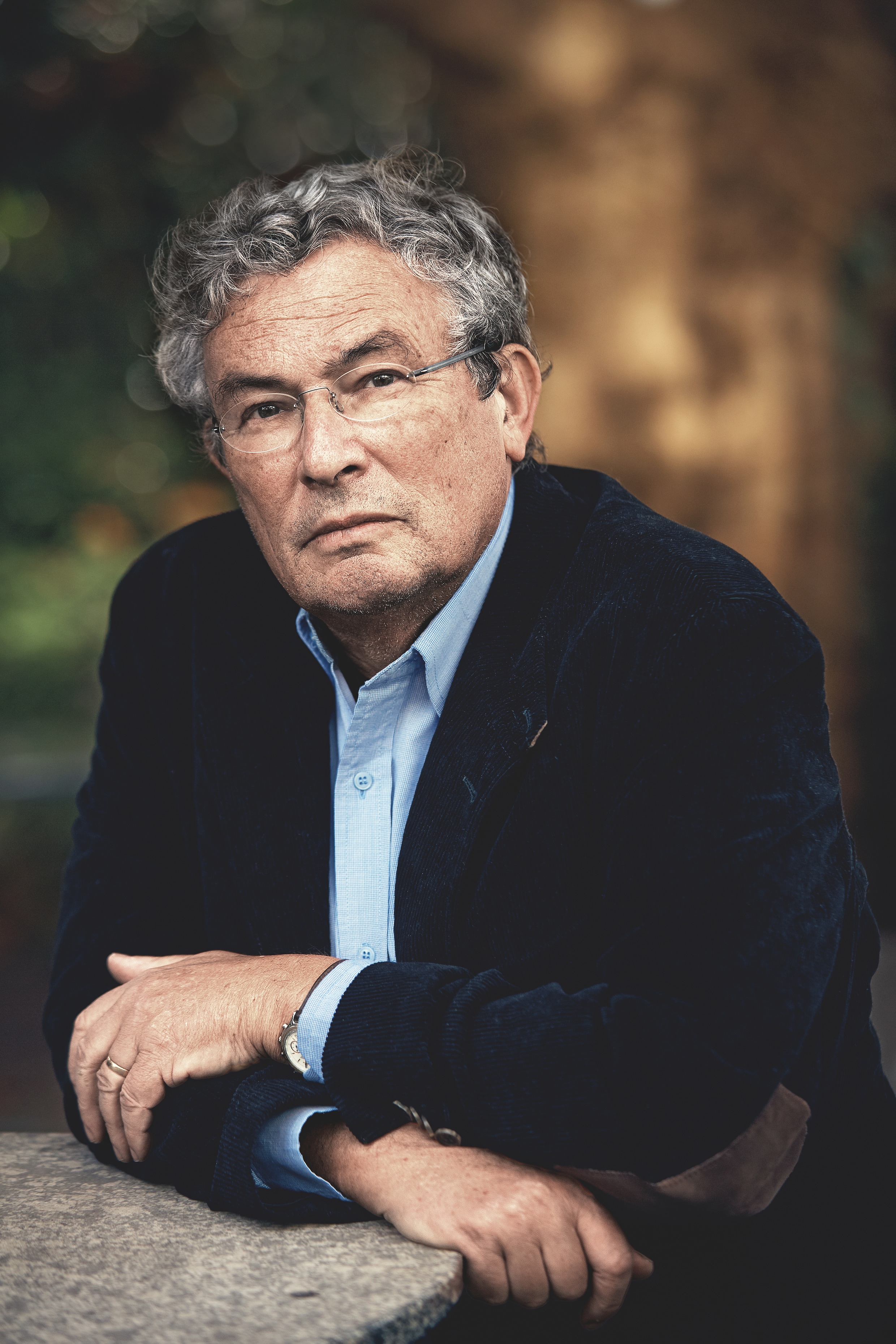 Recensie: ‘Halfbaard’ van Charles Lewinsky is een knappe roman die geen ...