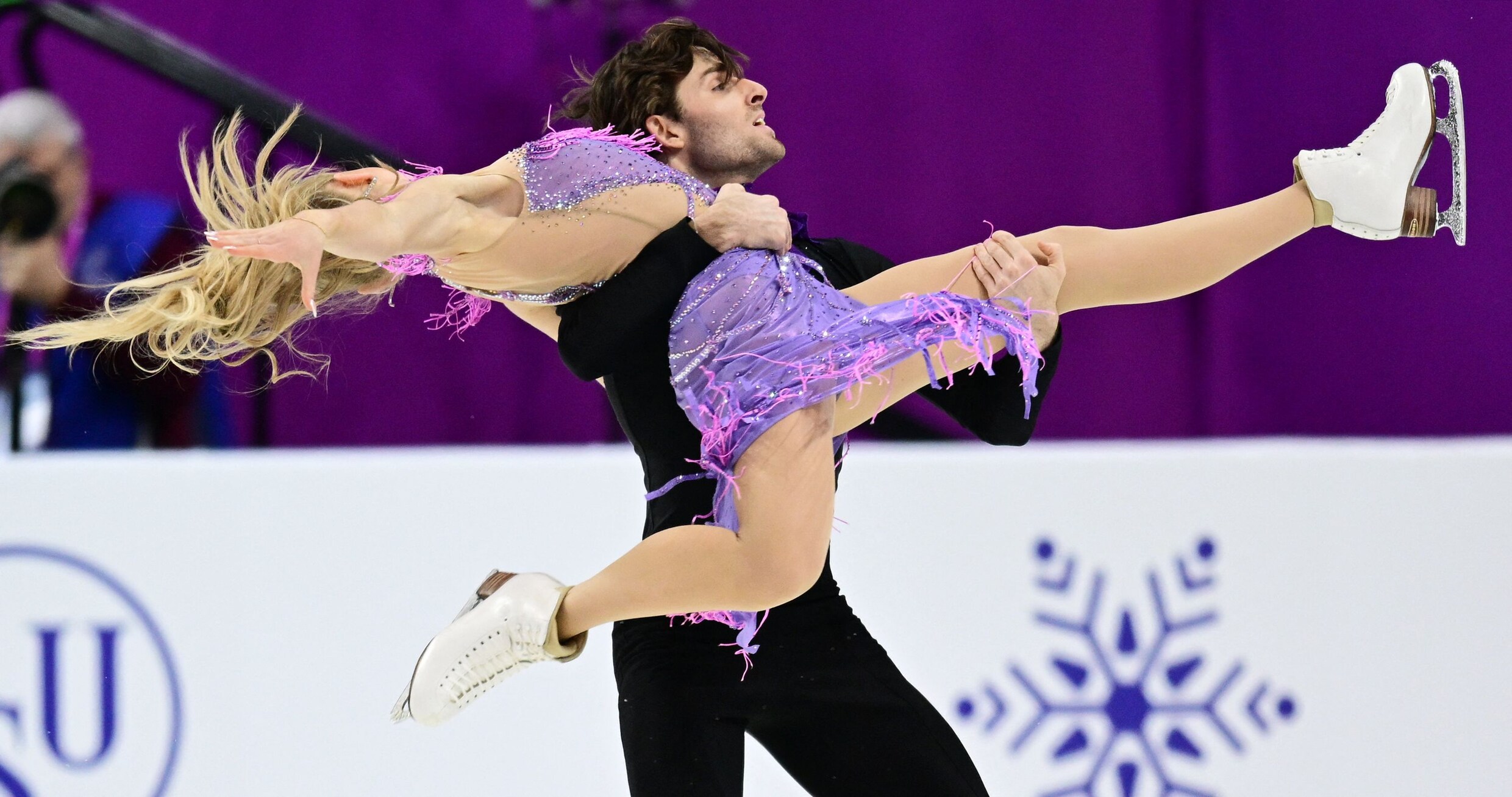 Verbod op salto in kunstschaatsen na bijna halve eeuw afgeschaft | de ...