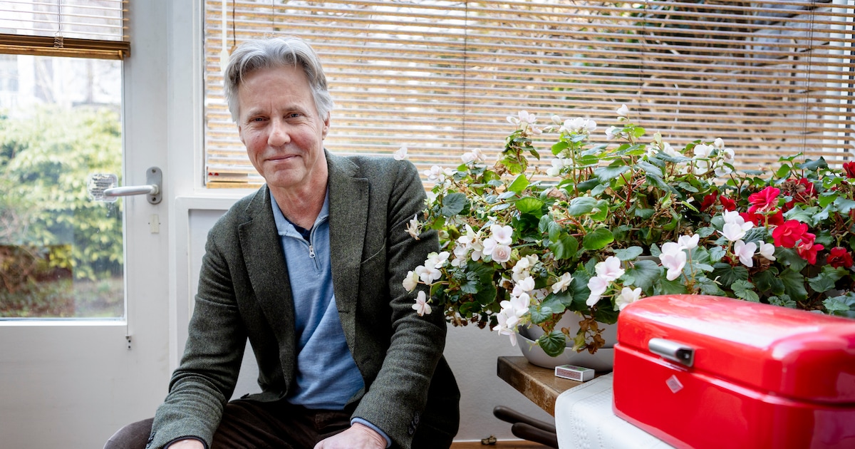 Wie is de bedachtzame viroloog Menno de Jong (60), die ‘de nieuwe Van ...