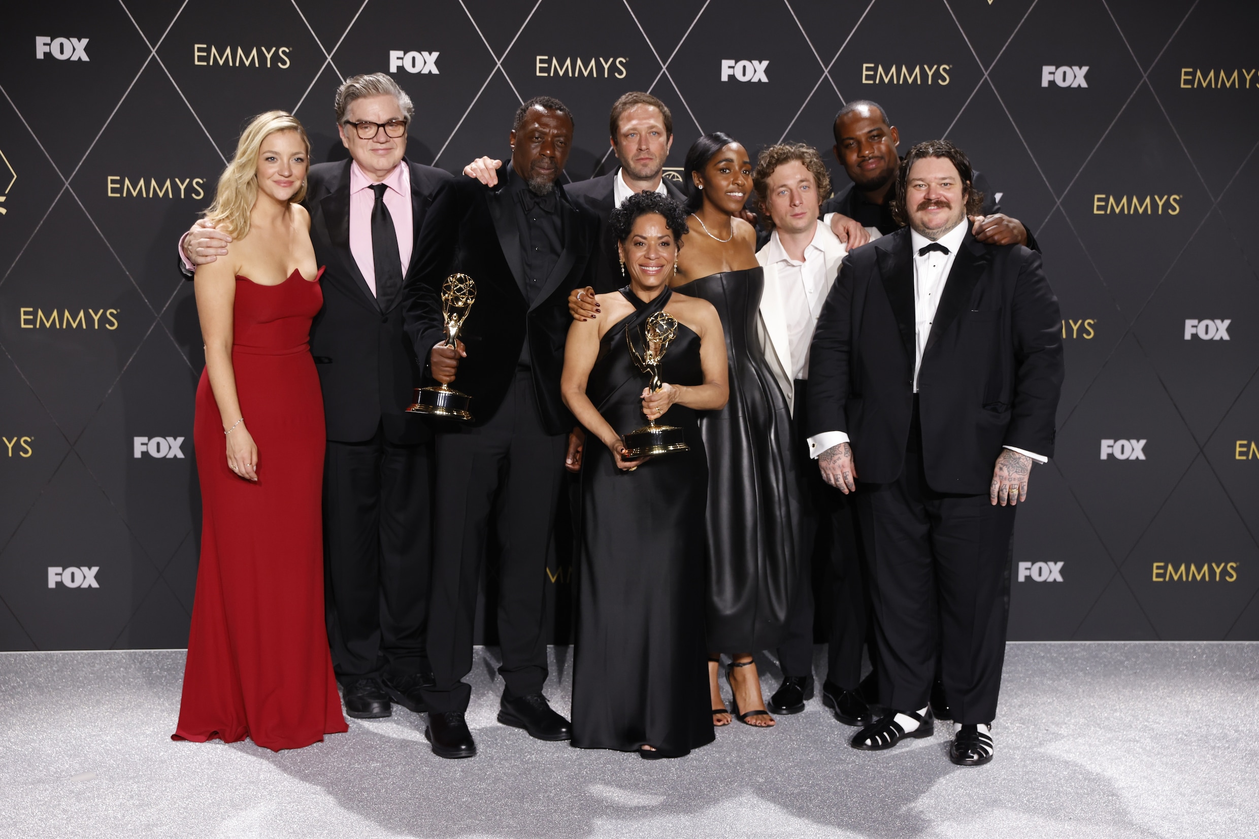 ‘Succession‘ en ‘The Bear’ grote winnaars bij uitgestelde Emmy Awards ...