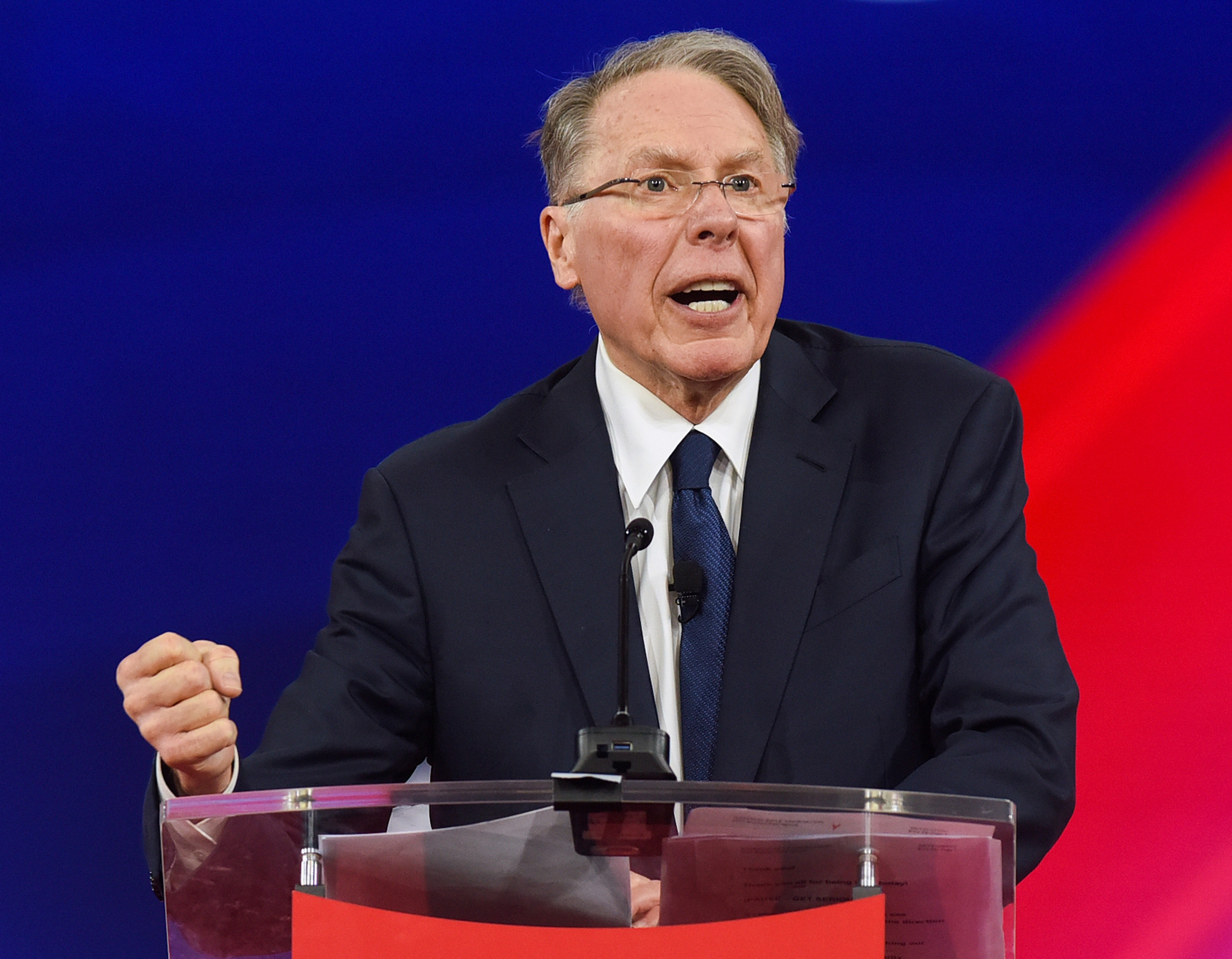 Wayne LaPierre, de ‘good guy with a gun’ die zich tot slechterik ...