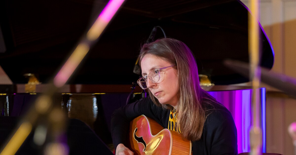 Het nieuwe werk van Mary Halvorson, dat ze presenteerde in het ...