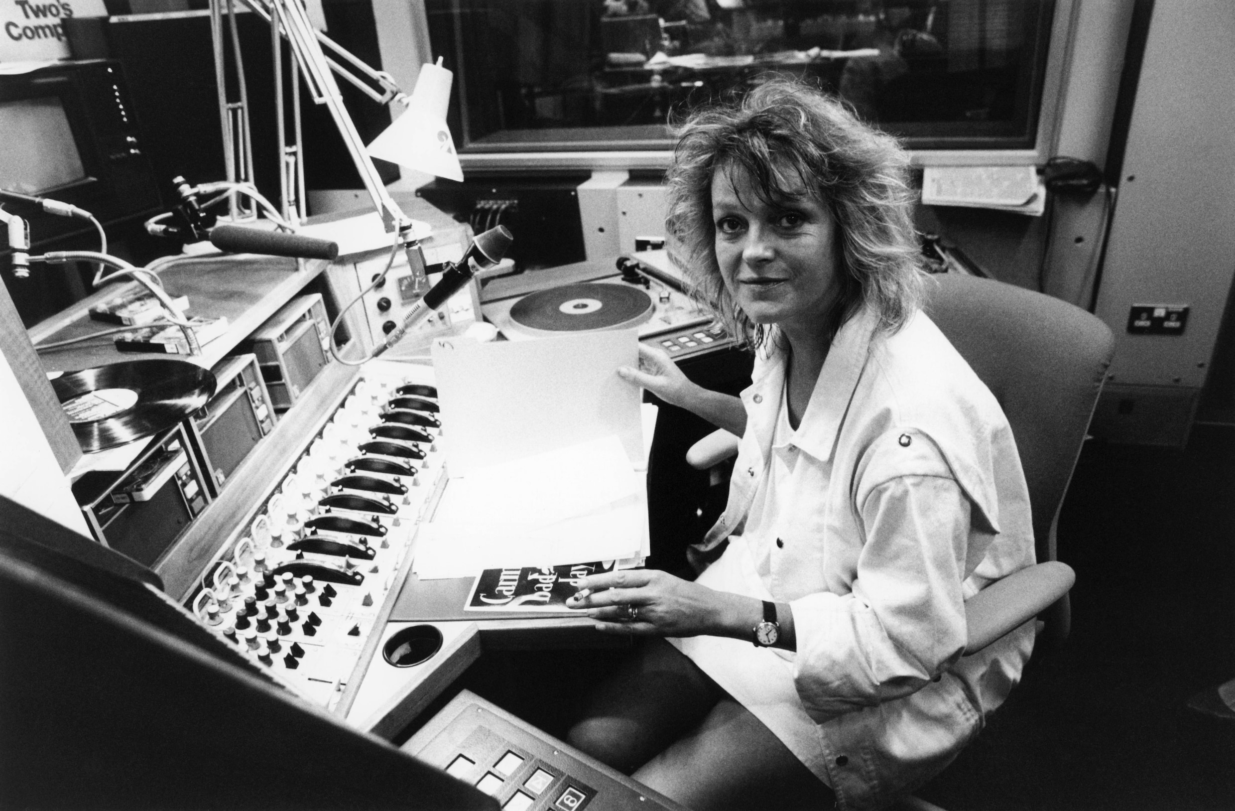 Annie Nightingale plaveide de weg voor vrouwelijke radio-dj’s bij de ...