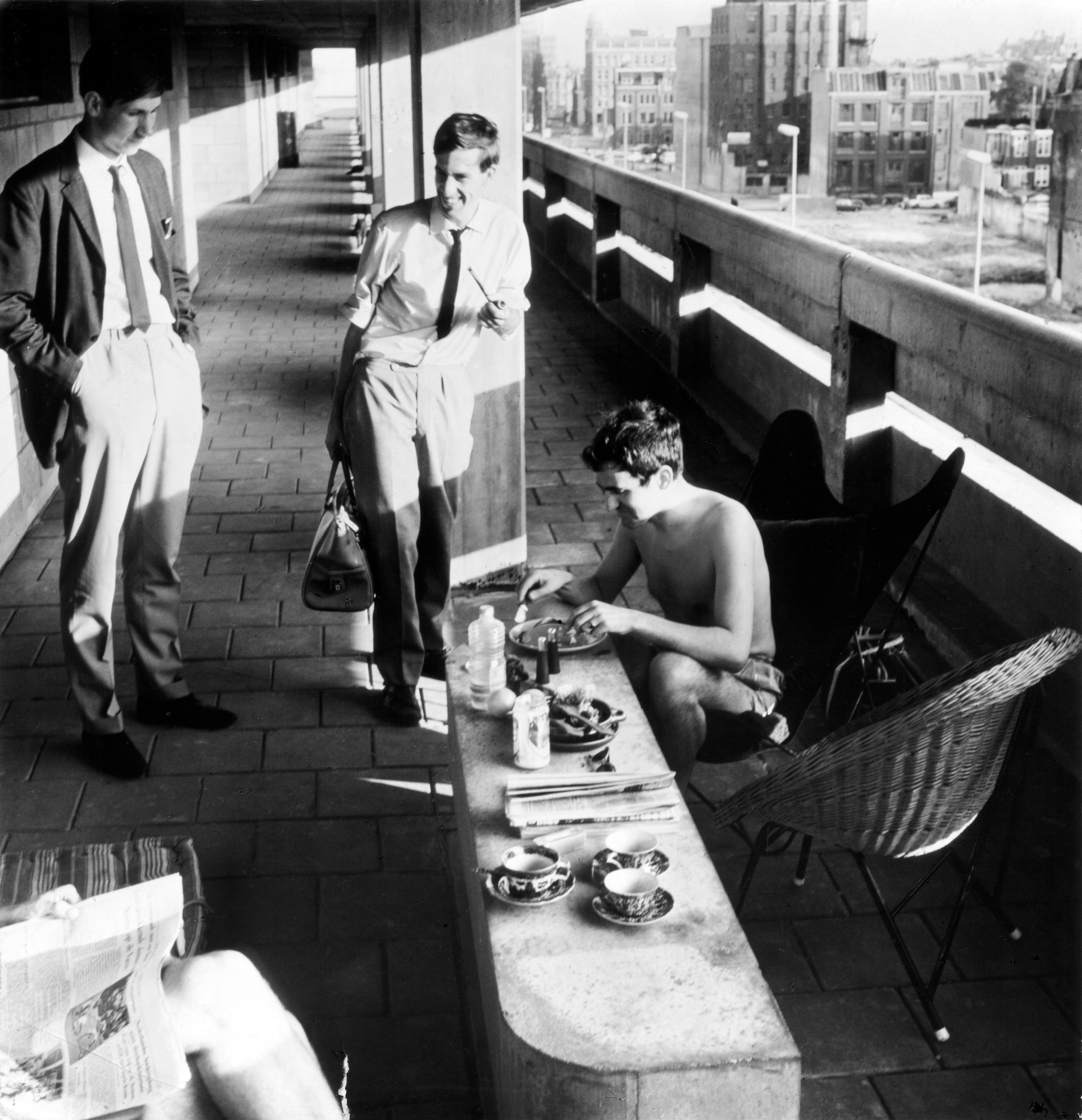 ‘Vijandige architectuur’ maakt de openbare ruimte minder toegankelijk. ‘Voor spontaan ...