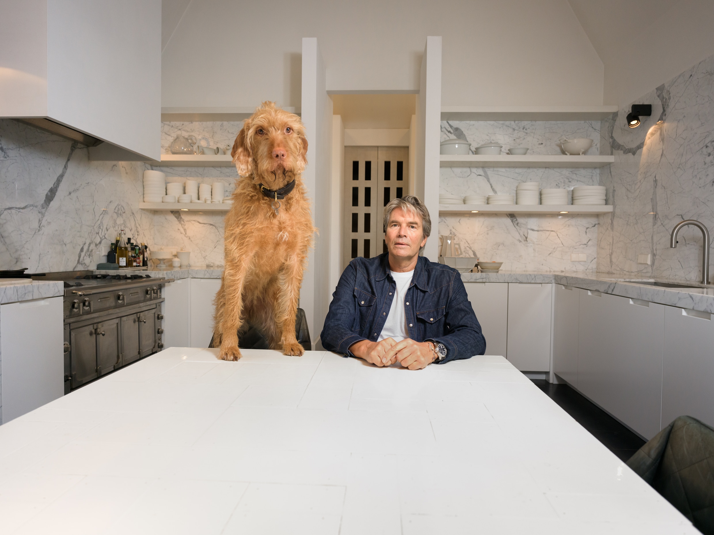 Wie door het stof heen kan kijken, zoals ontwerper Piet Boon, ziet: mán ...