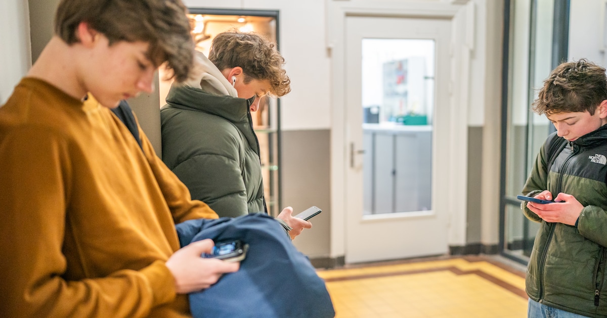 Telefoonverbod op middelbare scholen heeft toch geen meetbare invloed op mentale gesteldheid ...
