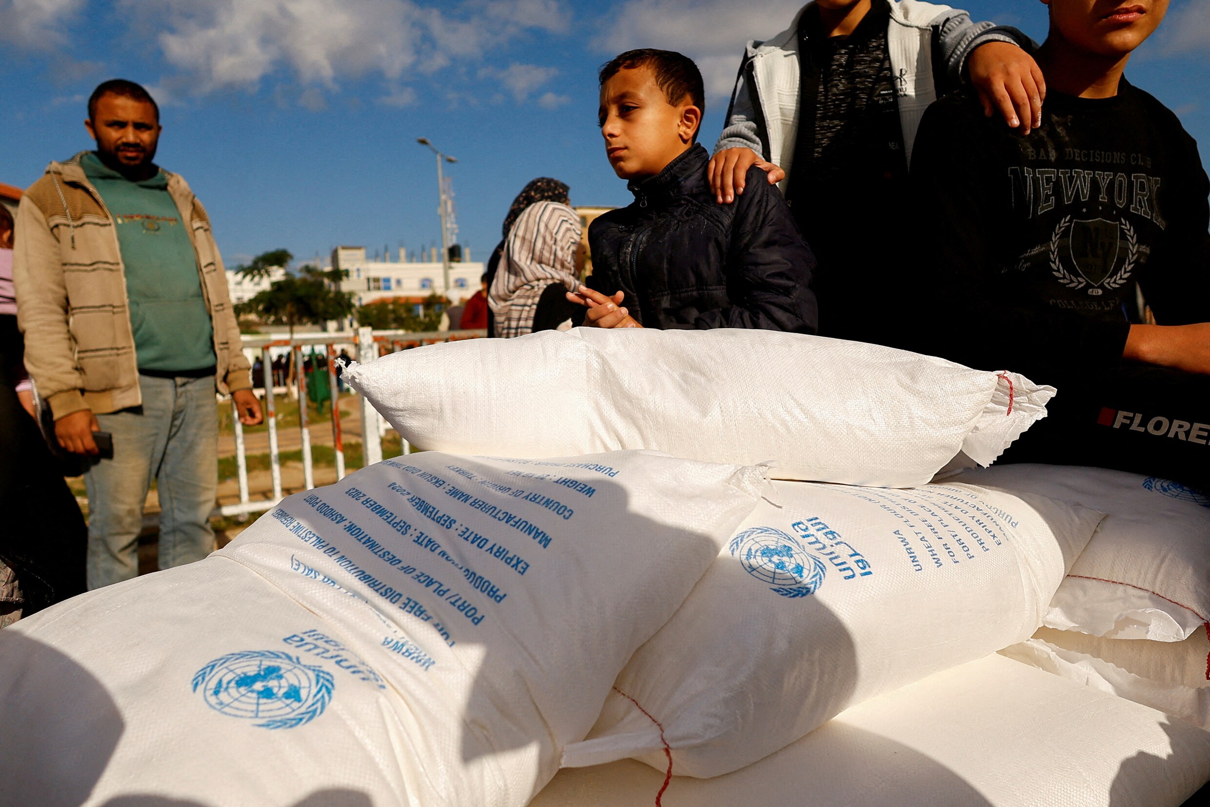 Kamer steggelt met minister over bevriezen Nederlandse steun aan UNRWA ...