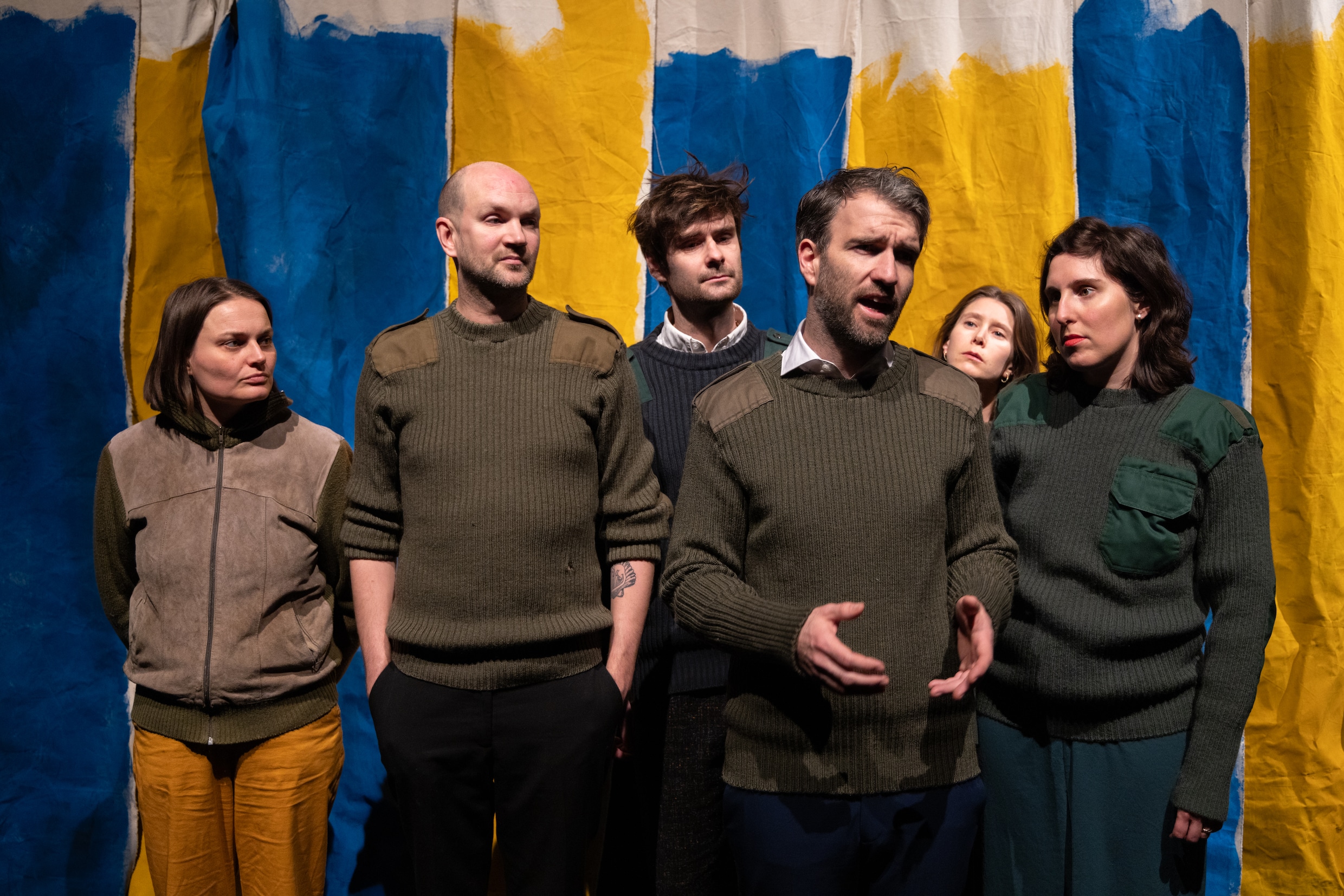 ‘Zelensky hier’ is tragikomisch cabaret over het leven van de ...