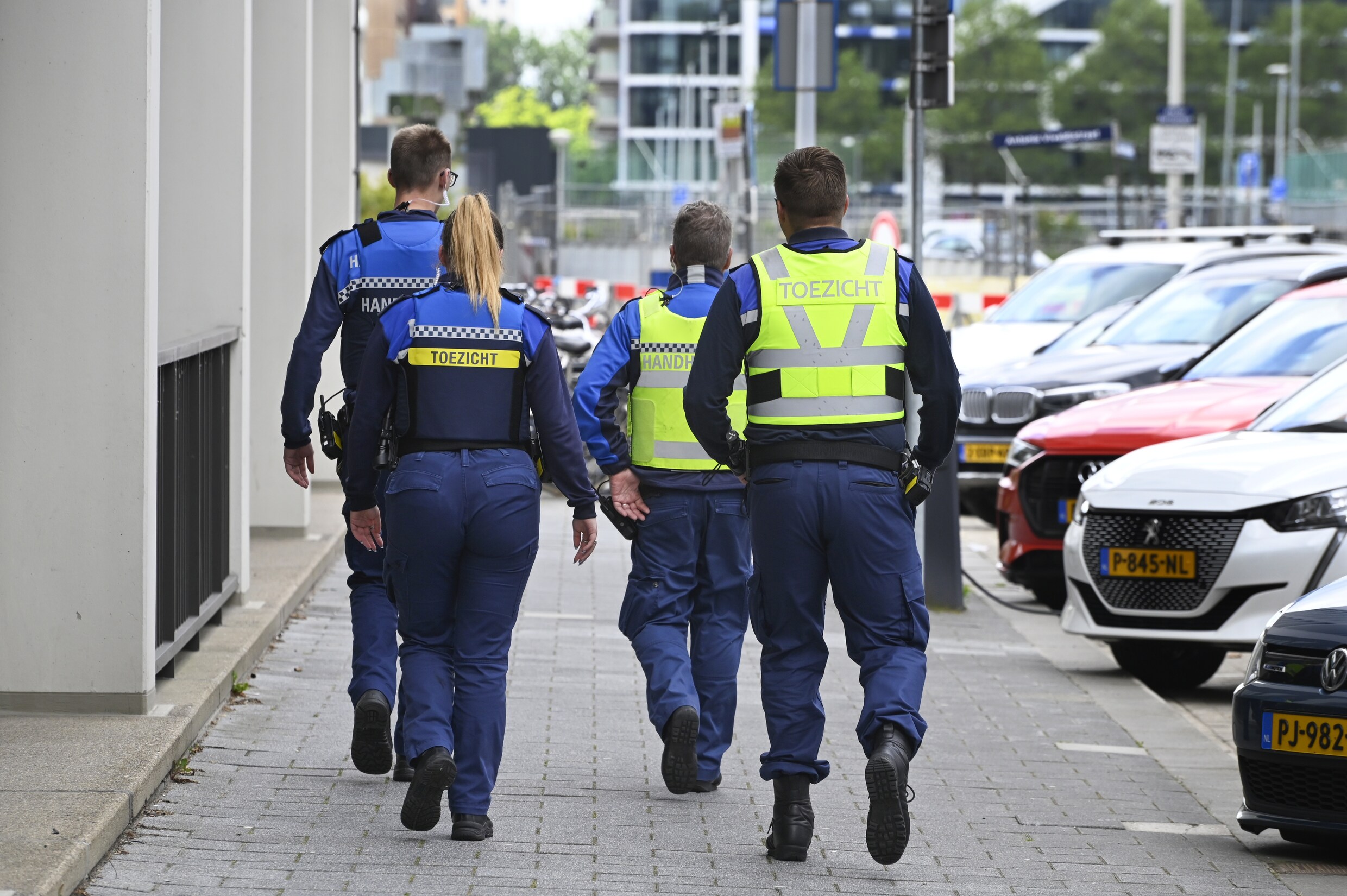 ‘Het maakt niet uit of de bon door iemand met een pet, een keppel of ...