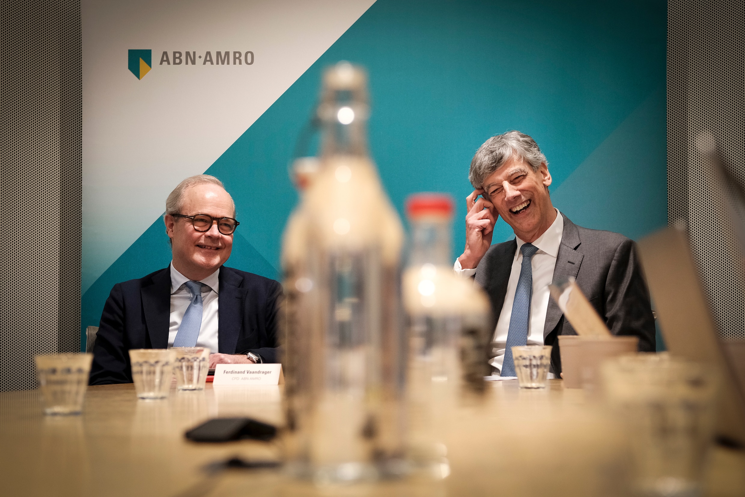 Geen bedrijf geniet zoveel voordeeltjes als de bank. Hoog tijd om daar ...
