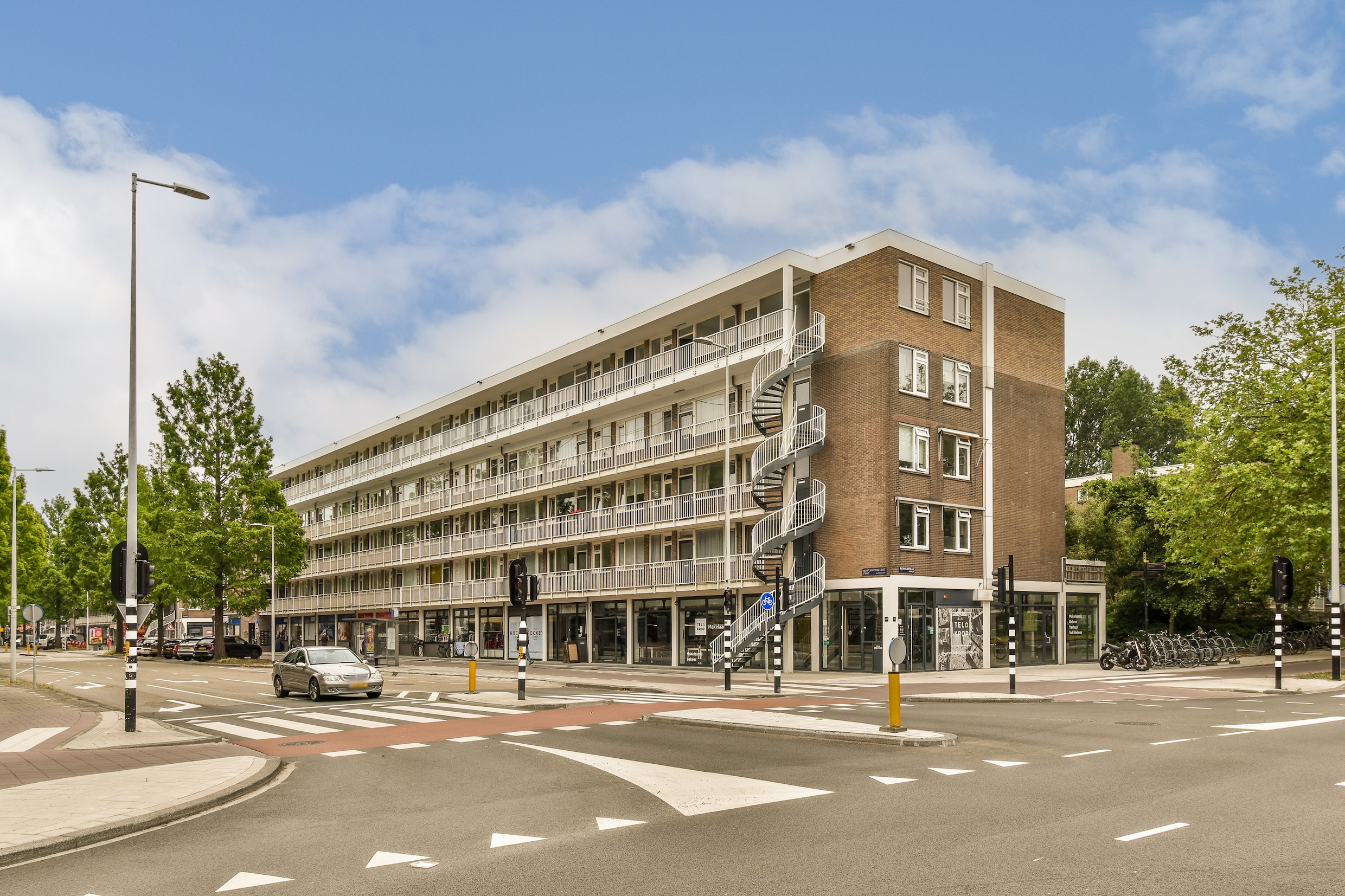 Het dak op voor extra woonruimte: is het ‘optoppen’ van gebouwen de oplossing voor het ...