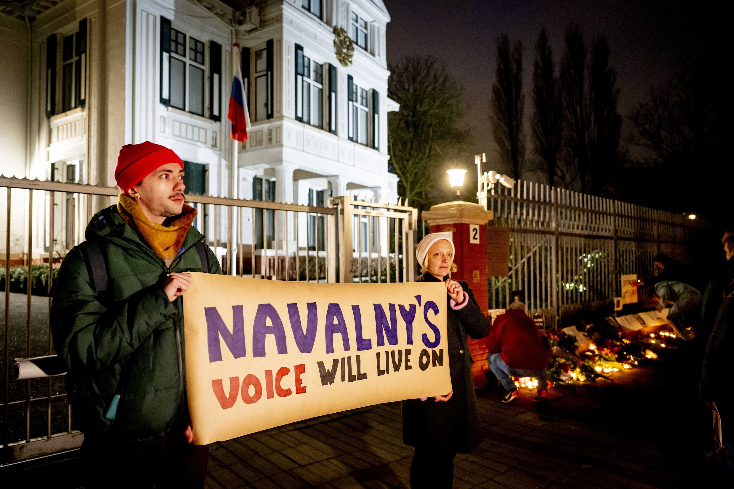 Wat zou het mooi zijn als de Russische ambassade in de ‘Navalnylaan ... Wat zou het mooi zijn als de Russische ambassade in de ‘Navalnylaan ...