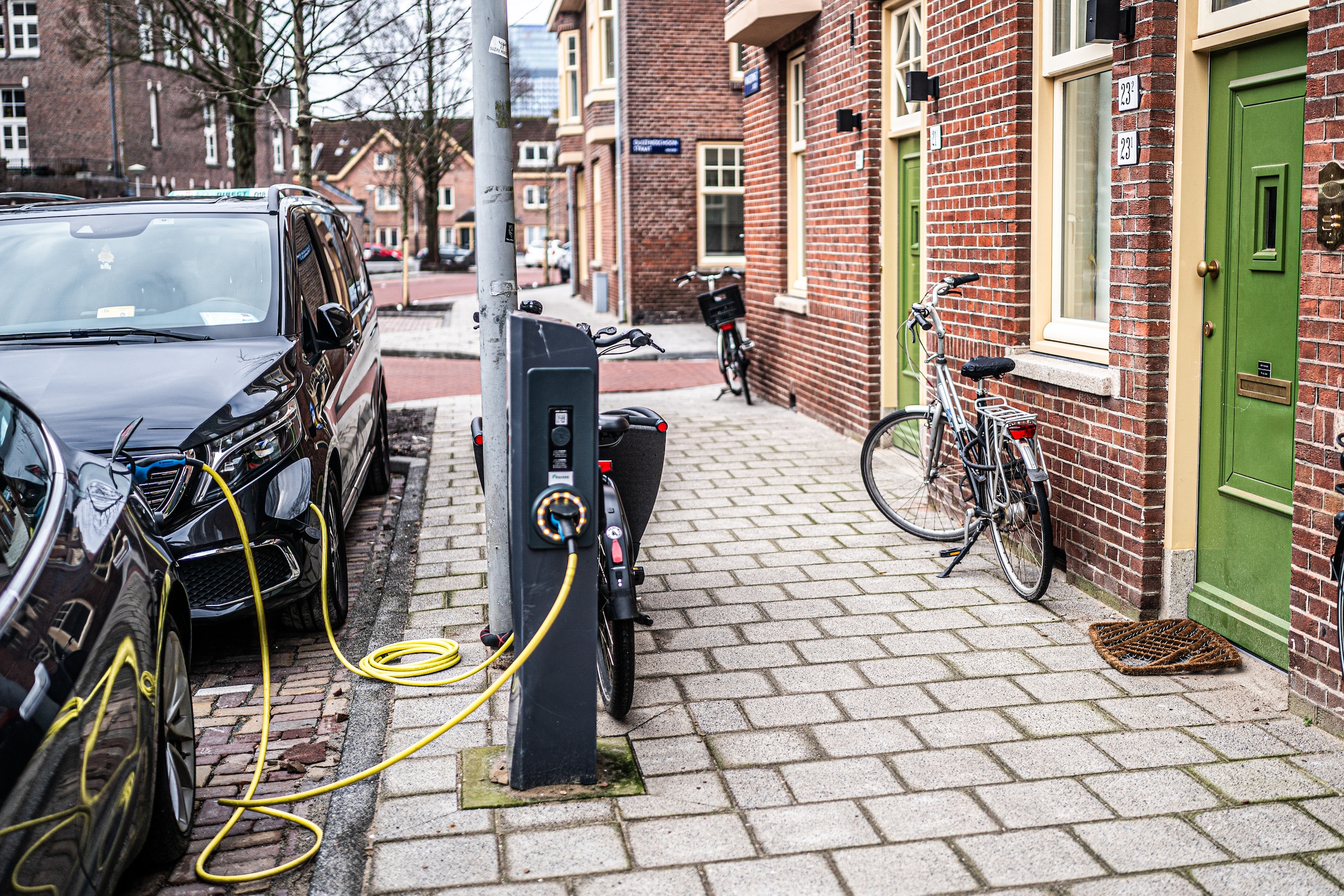 Netbeheerder wil alle laadpalen voor e-auto’s uitzetten tijdens de ...