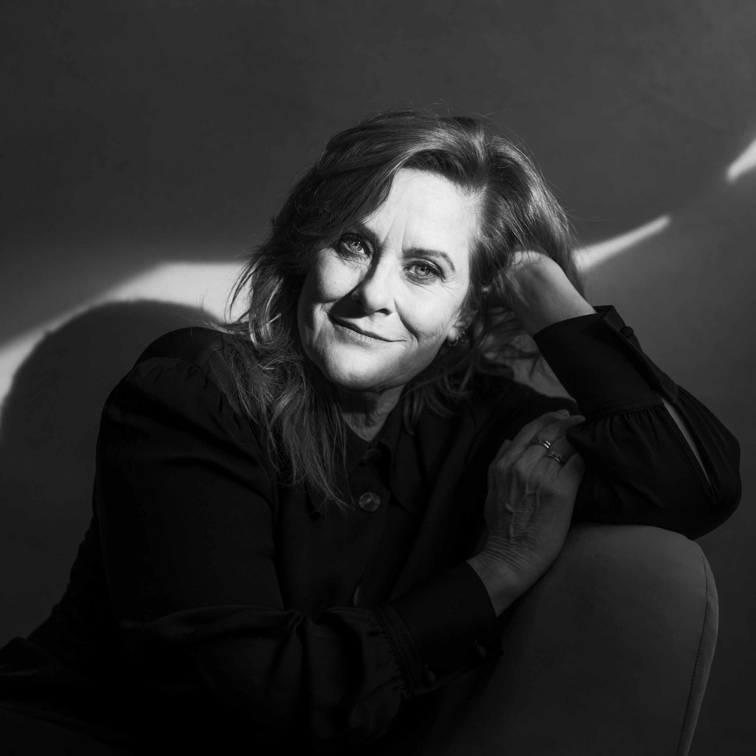 VPRO-presentator Lotje IJzermans maakt haar tv-debuut op haar 64ste ...