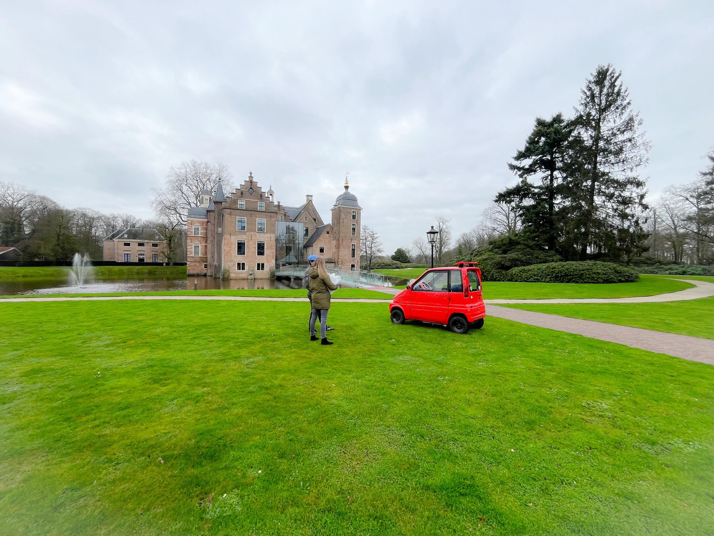 Het bobbelige keramiek van Koos Buster is vrolijk en levenslustig en ...