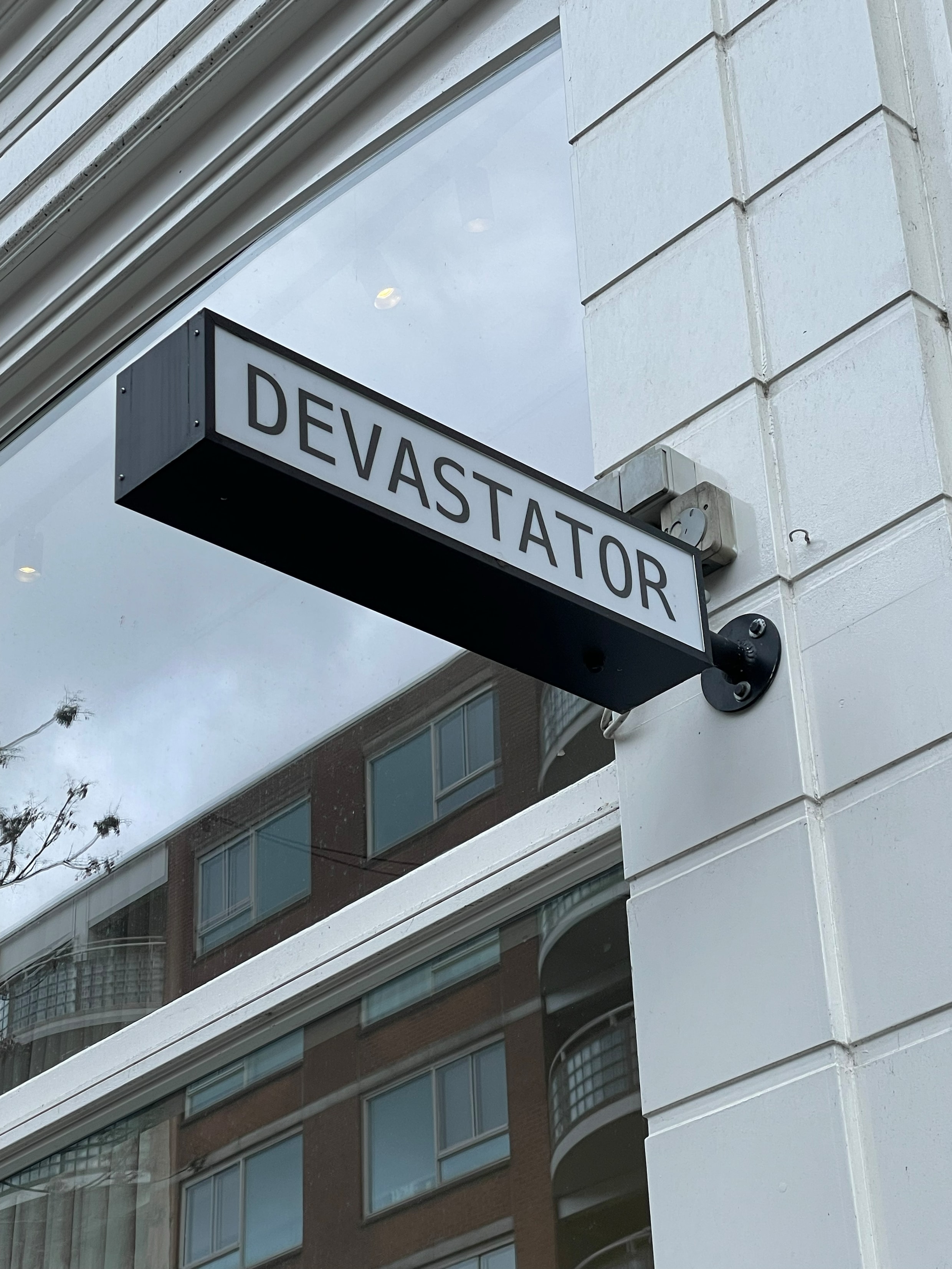 Bij Devastator is het goedkoopste item een geurtester, maar zie de ...