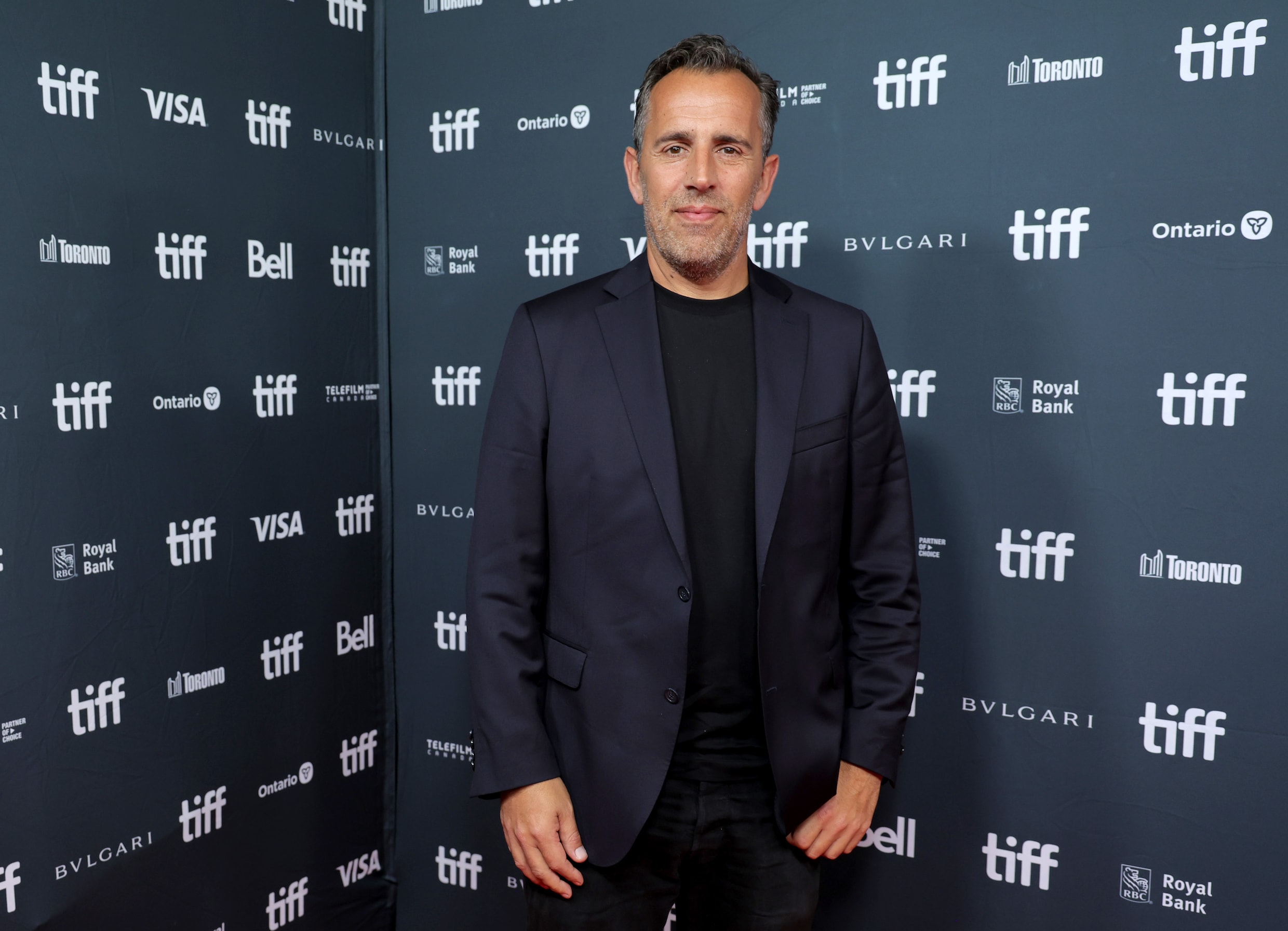 Mads Mikkelsen speelt een dwarse, gewelddadige landontginner in de ...