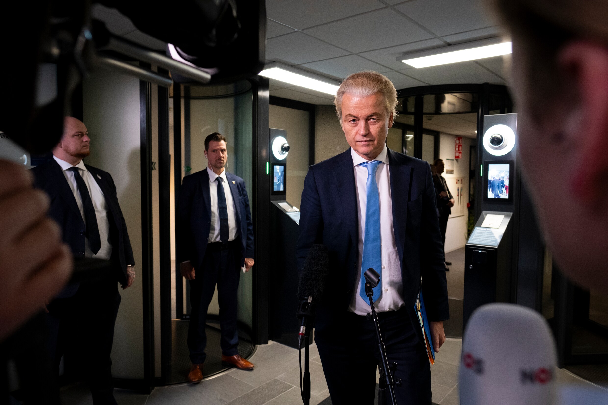 Wilders geeft Torentje op in ruil voor rechts kabinet, fractieleiders formerende partijen ...