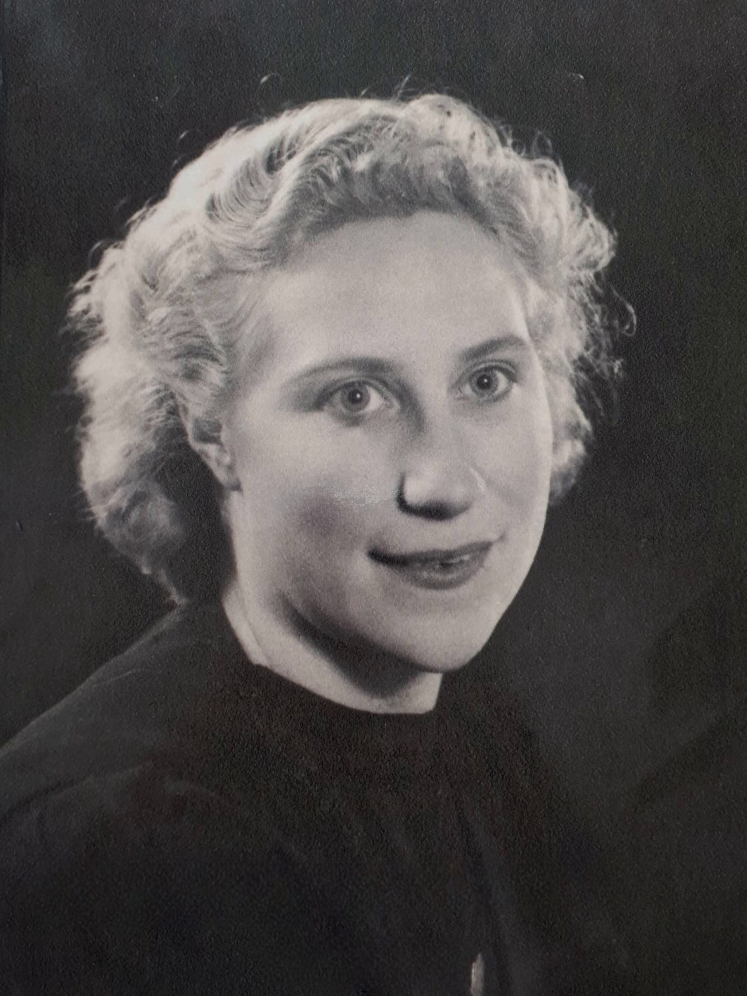 Volie Schermer-De Jong (1923-2024) reed in de oorlog op haar fiets heel ...