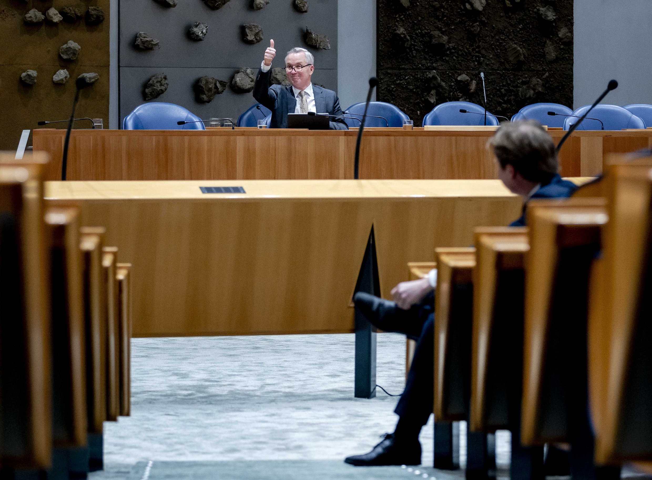 Van der Burg wil één inkomensgrens voor eigen bijdrage van werkende ...