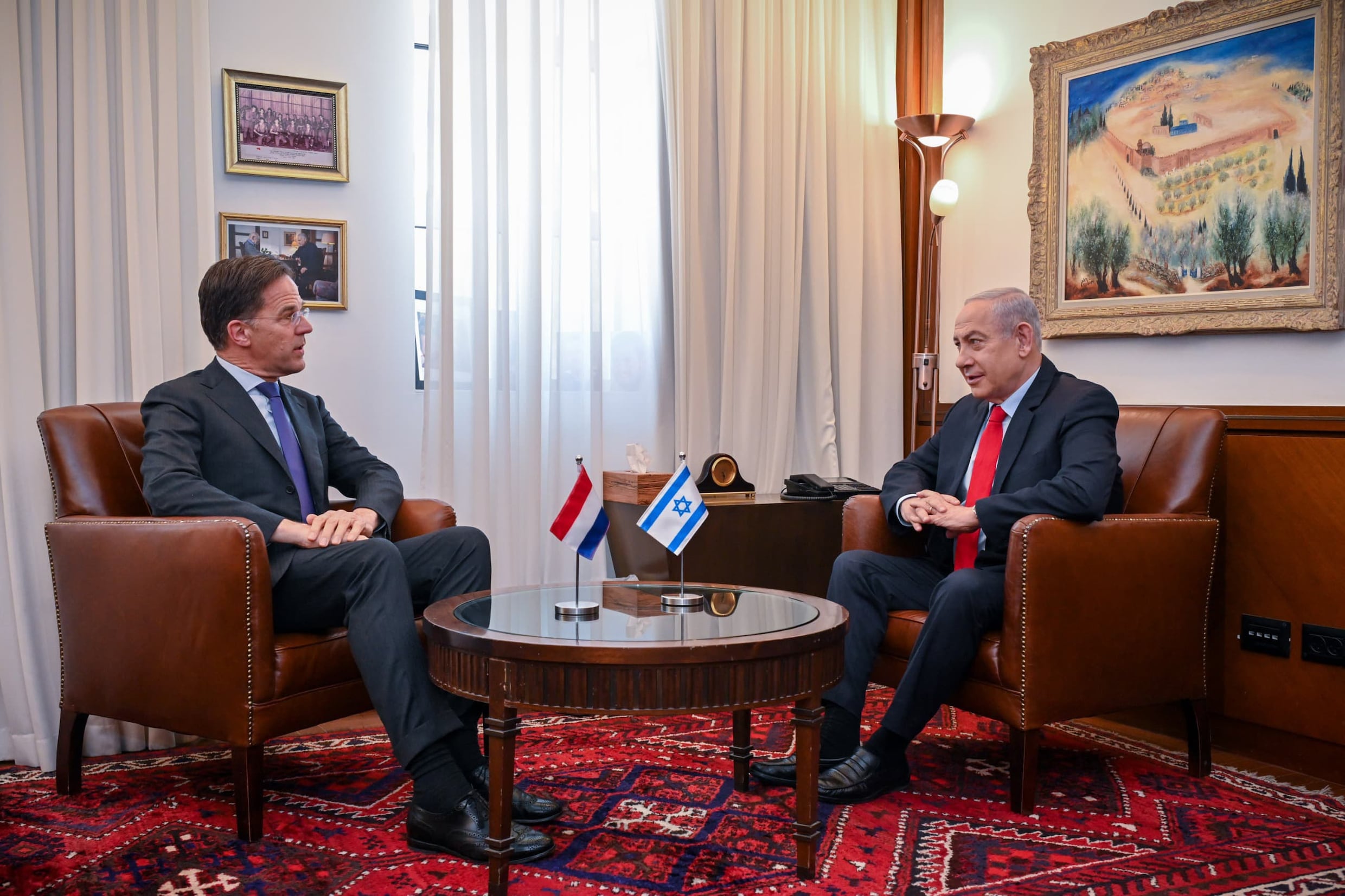 Rutte verdedigt zijn houding tegenover Israël: liever invloed op de ...