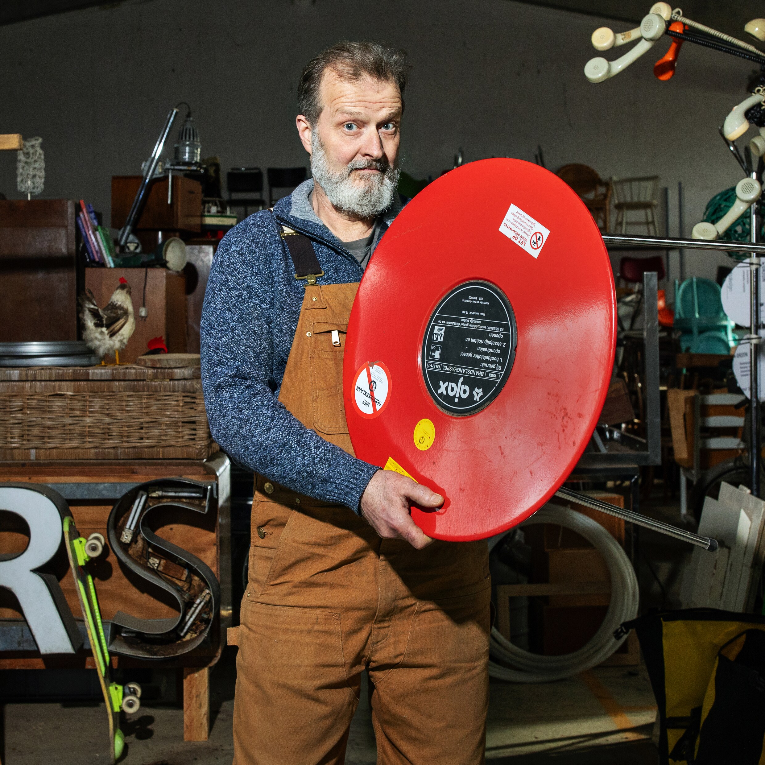 In de loods van Daan ligt geen rommel: het zijn ‘verweesde spullen’ die ...