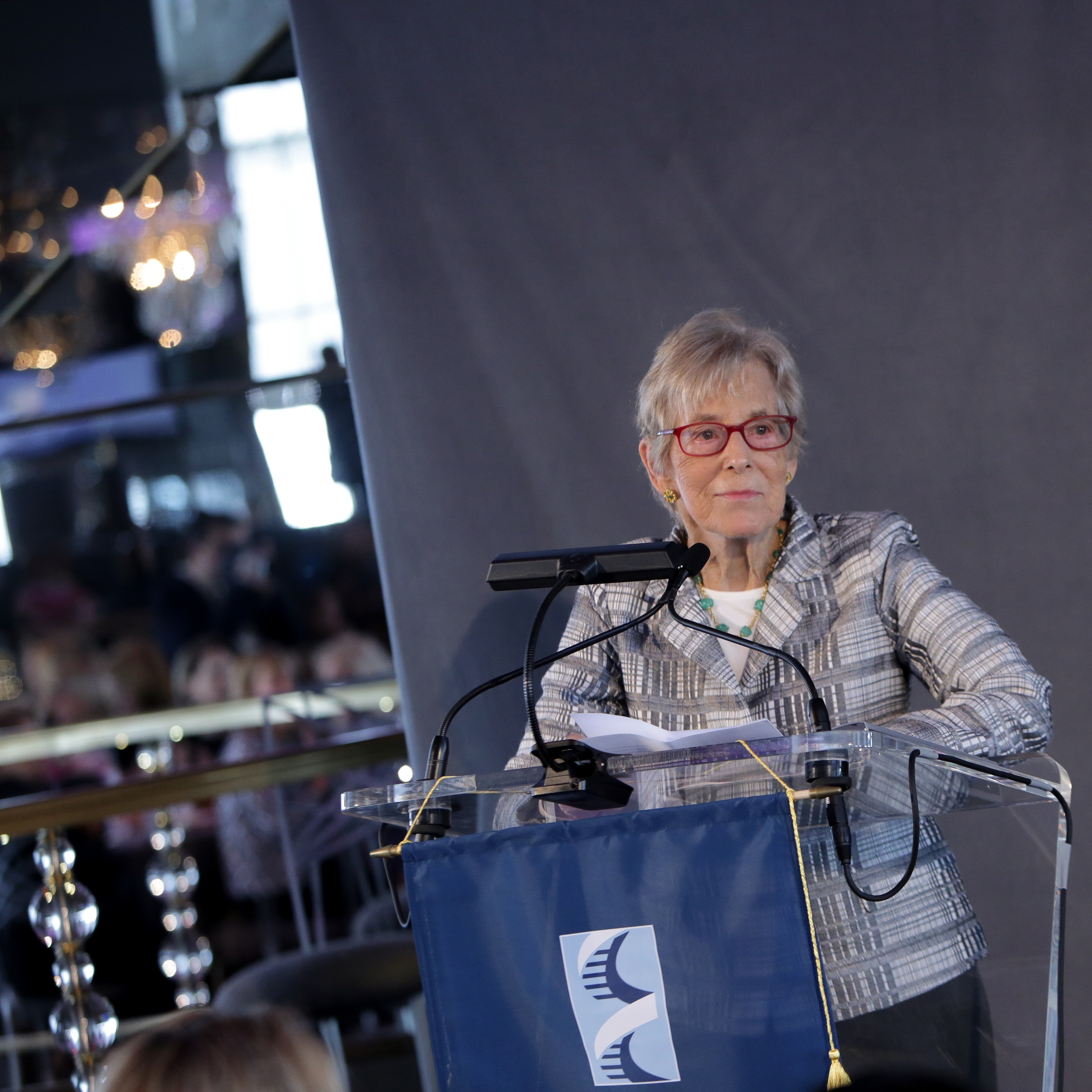 Weldoener lost met één miljard dollar studieschuld af van studenten in ...