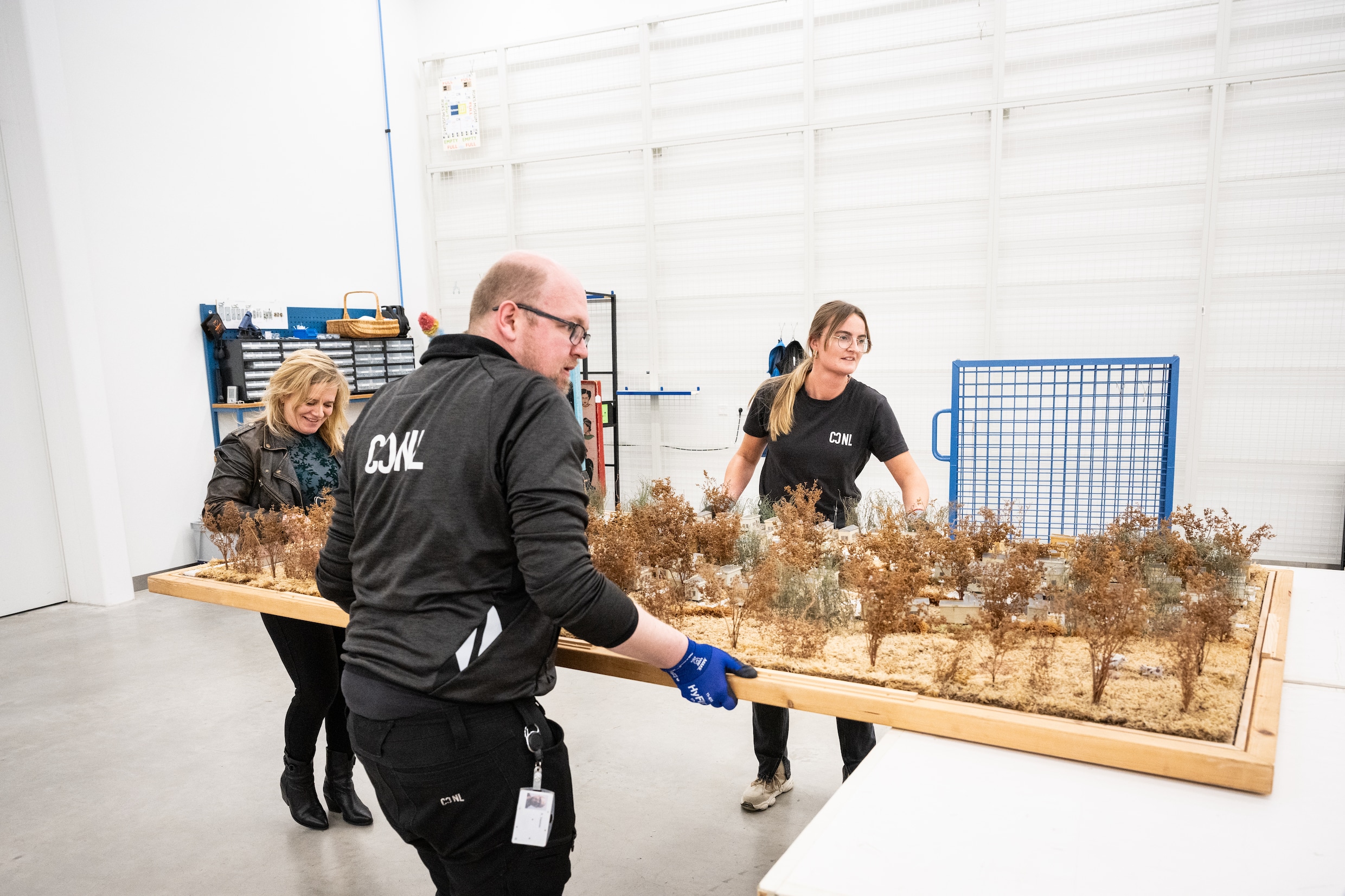 Karen Gegiazarian maakte een maquette van het azc waar hij verbleef ...