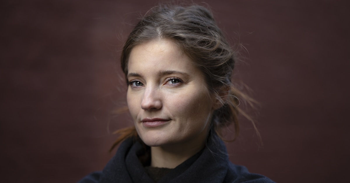 Zij debuteert met een roadmovie over een vader en zijn verslaafde ...