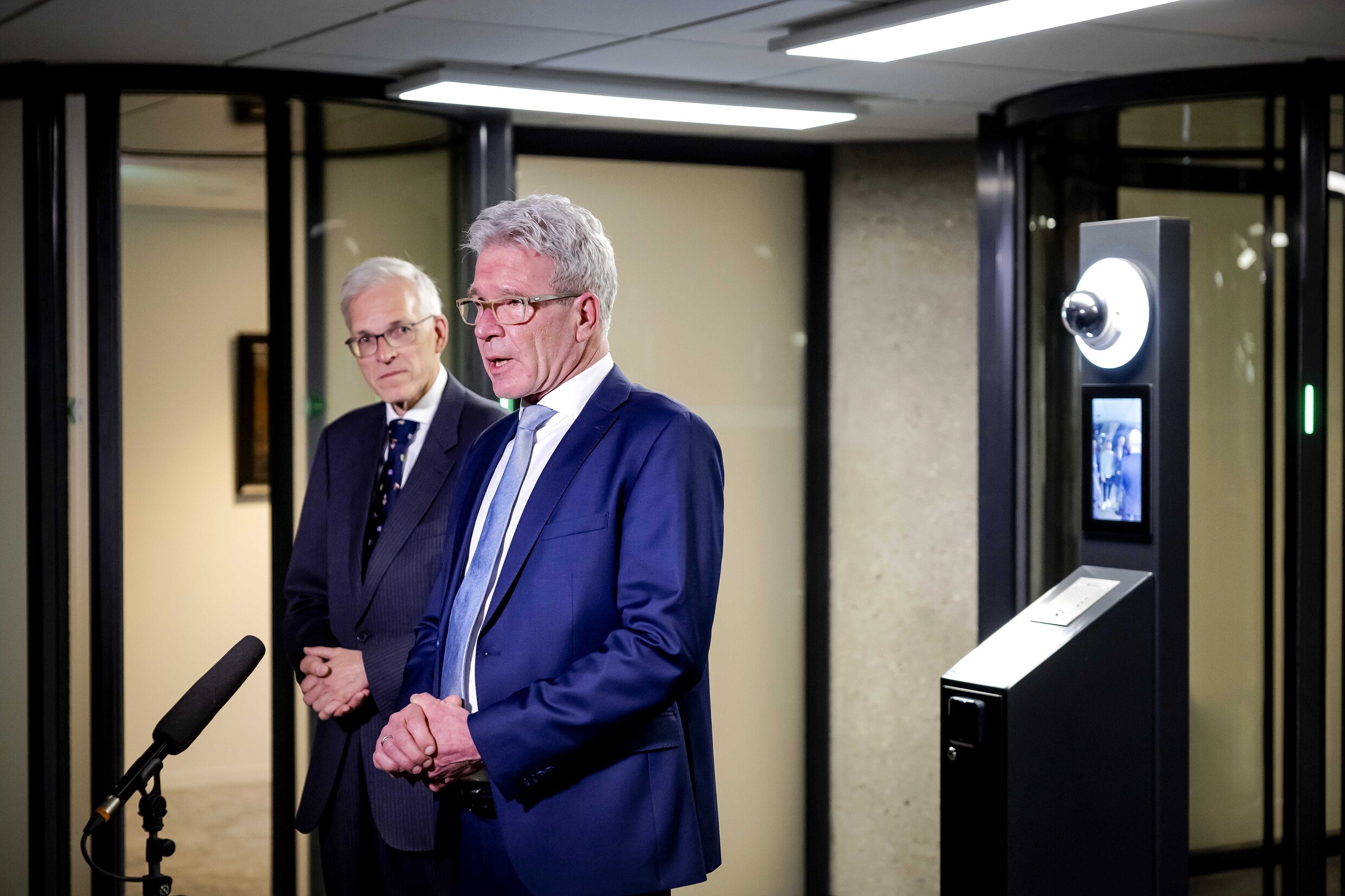 Live politiek: Ronald Plasterk trekt zich terug als kandidaat-premier ...