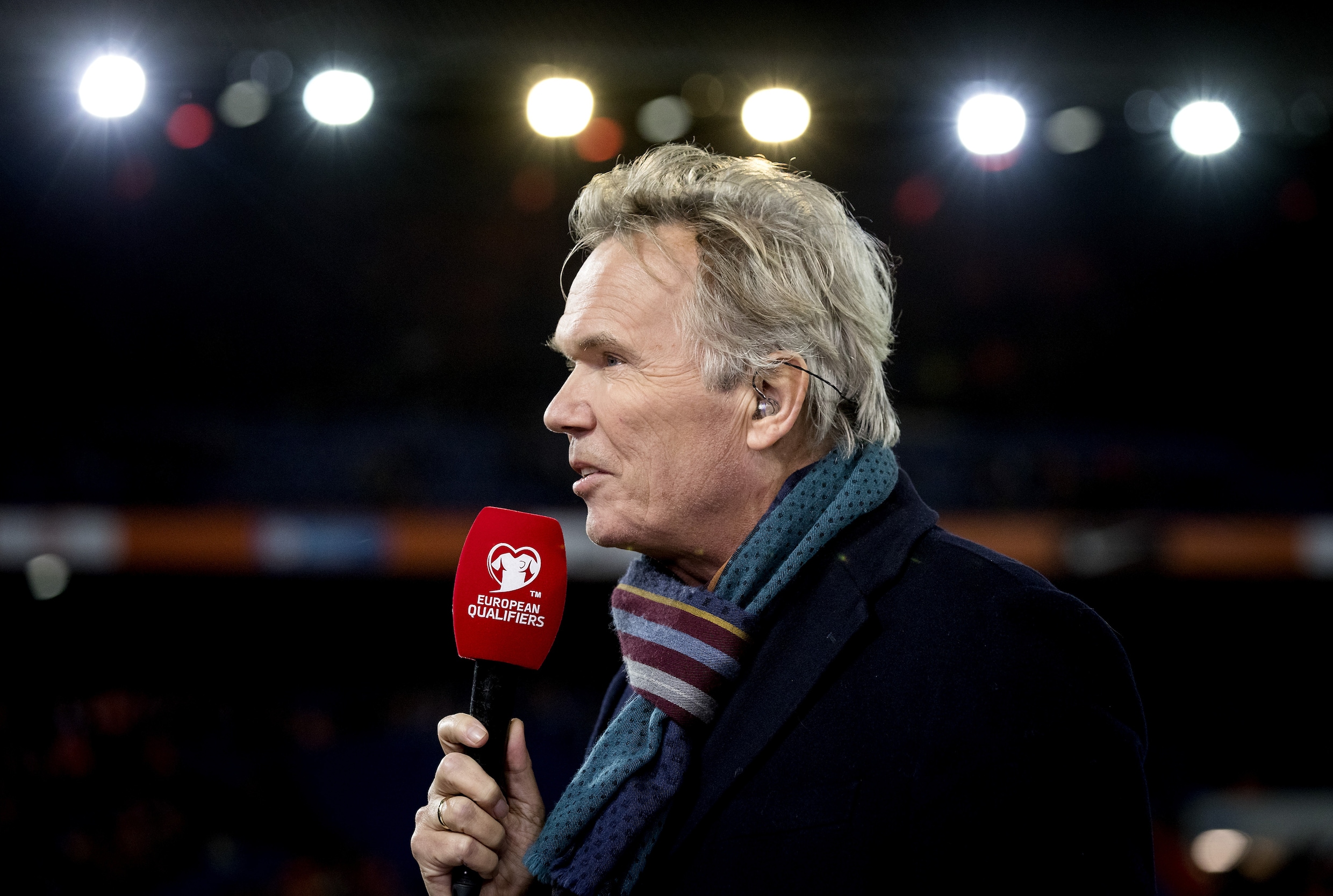 Sportpresentator Tom Egbers wil weer werken en spant kort geding aan ...