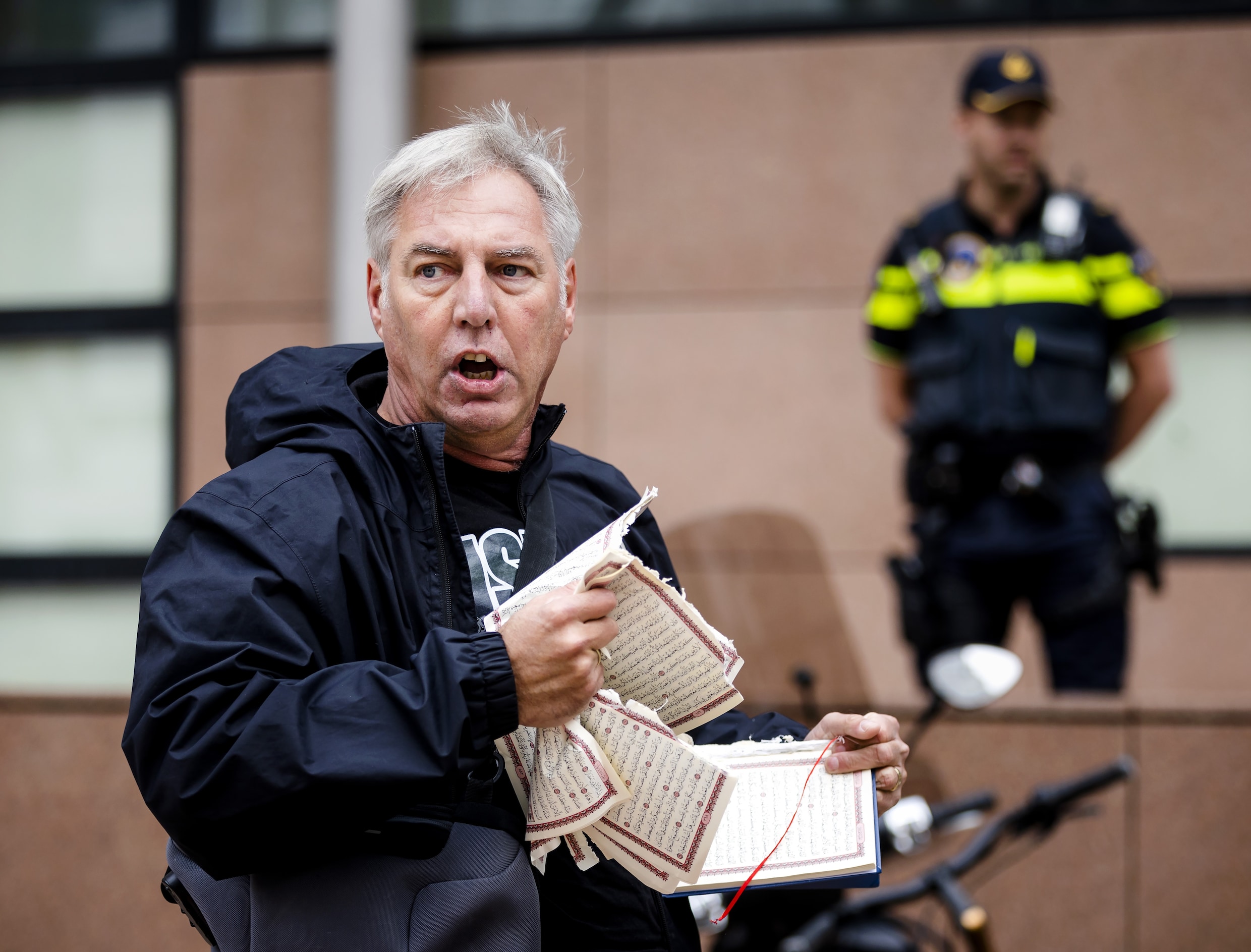 Ondanks gebiedsverbod wil Pegida-voorman Wagensveld toch koran ...