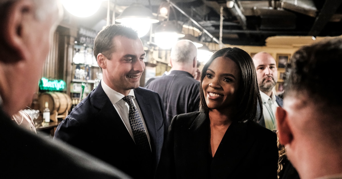 FvD-congres barst van de paradoxen, met twee anti-feministische vrouwen als hoofdact | de Volkskrant