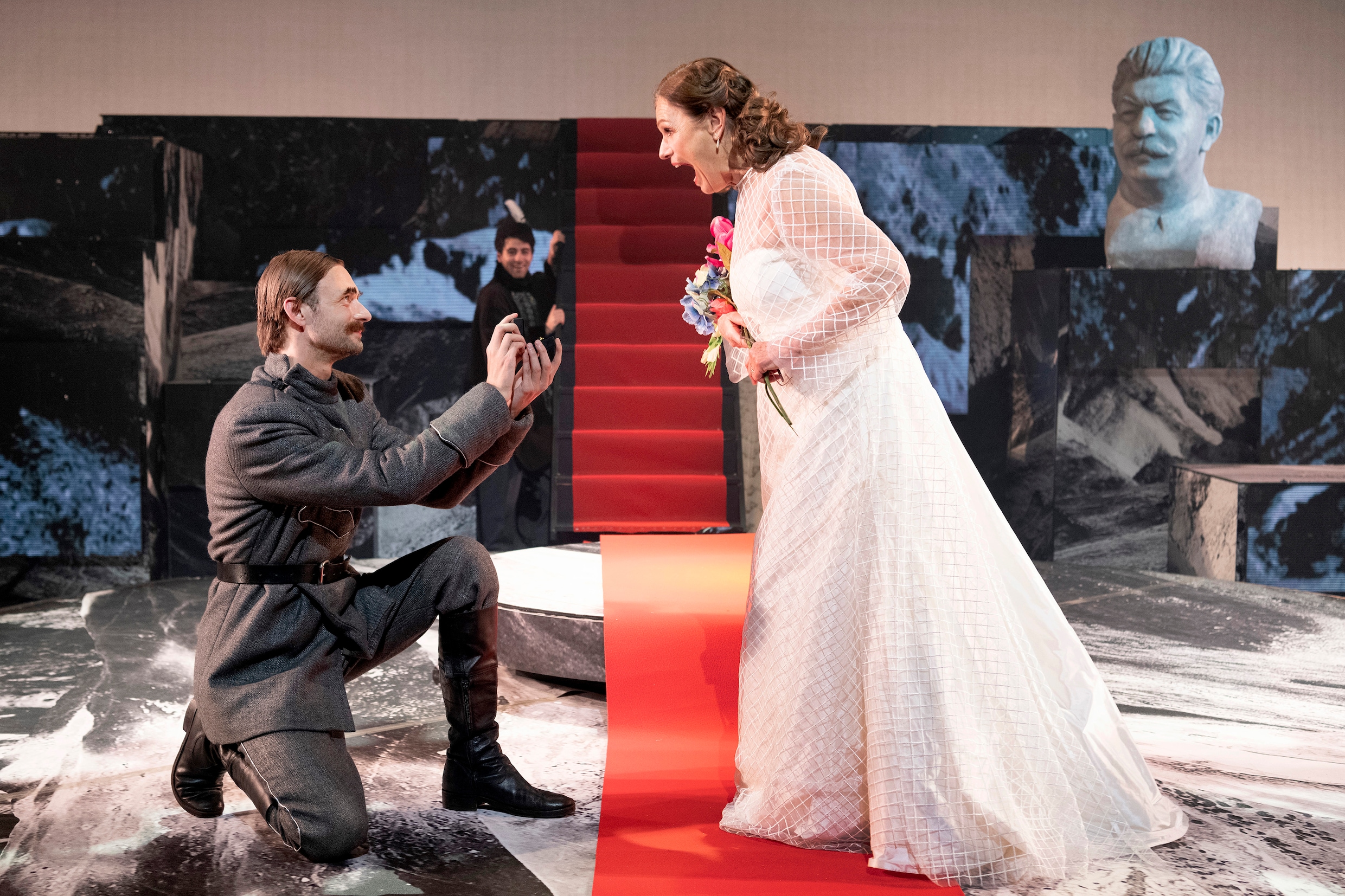 Vijf uur theater over acht levens in honderd jaar geschiedenis: ‘Ik wil ...