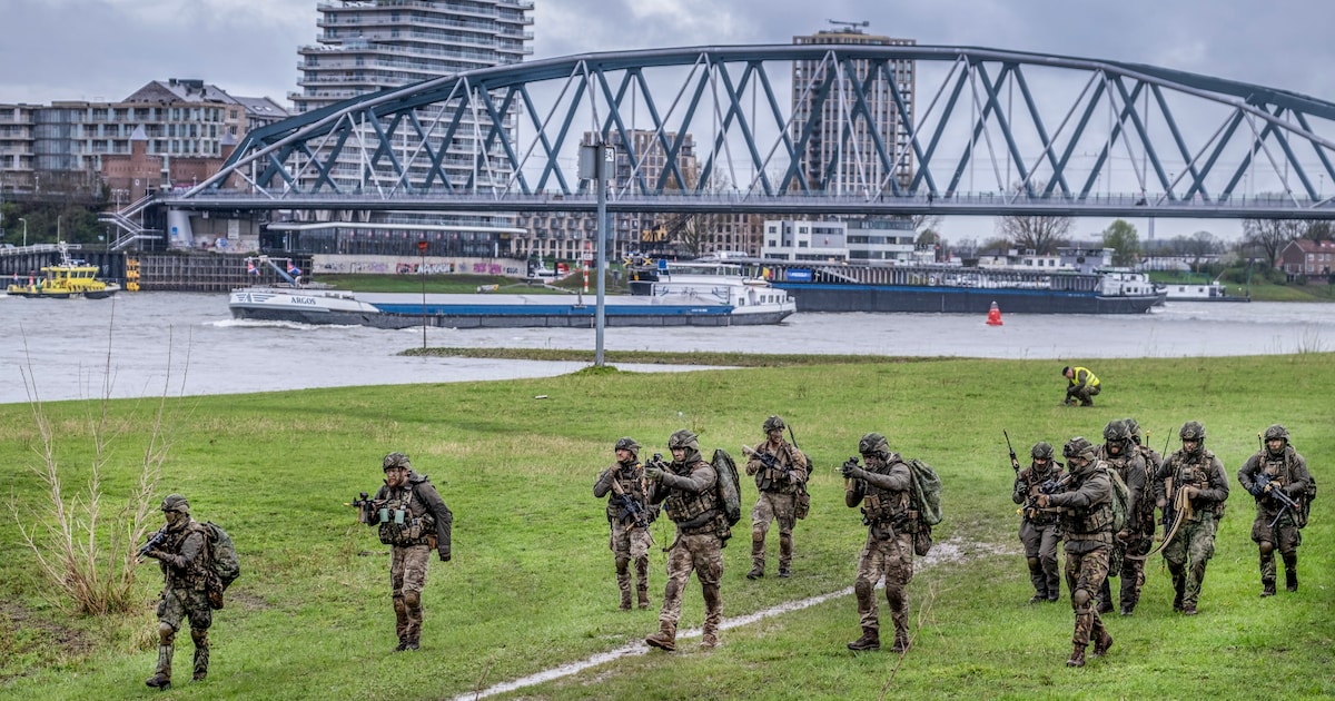 Meeste Nederlanders willen sterkere defensie en meer aandacht voor ... Meeste Nederlanders willen sterkere defensie en meer aandacht voor ...