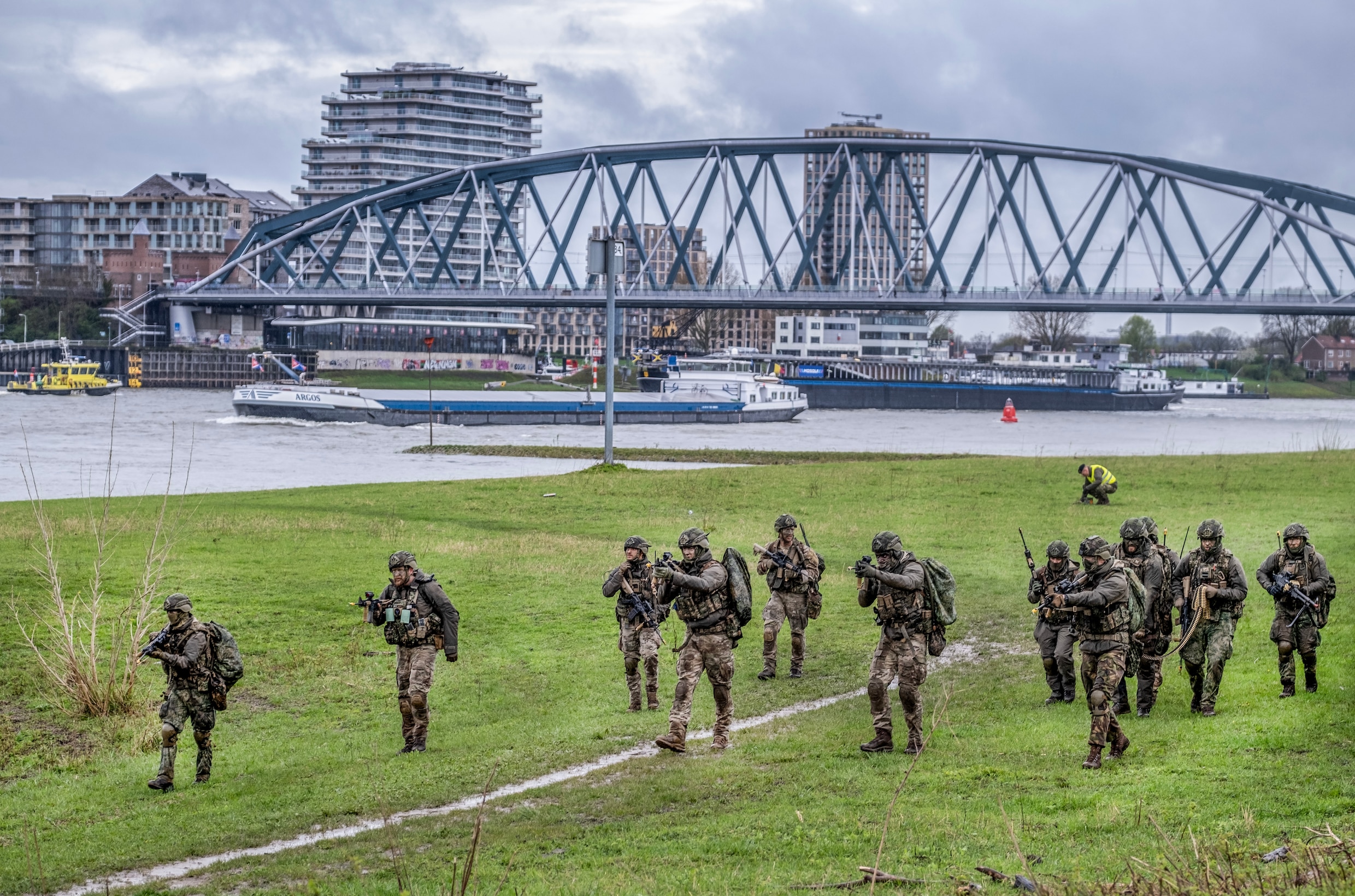 Meeste Nederlanders willen sterkere defensie en meer aandacht voor ...