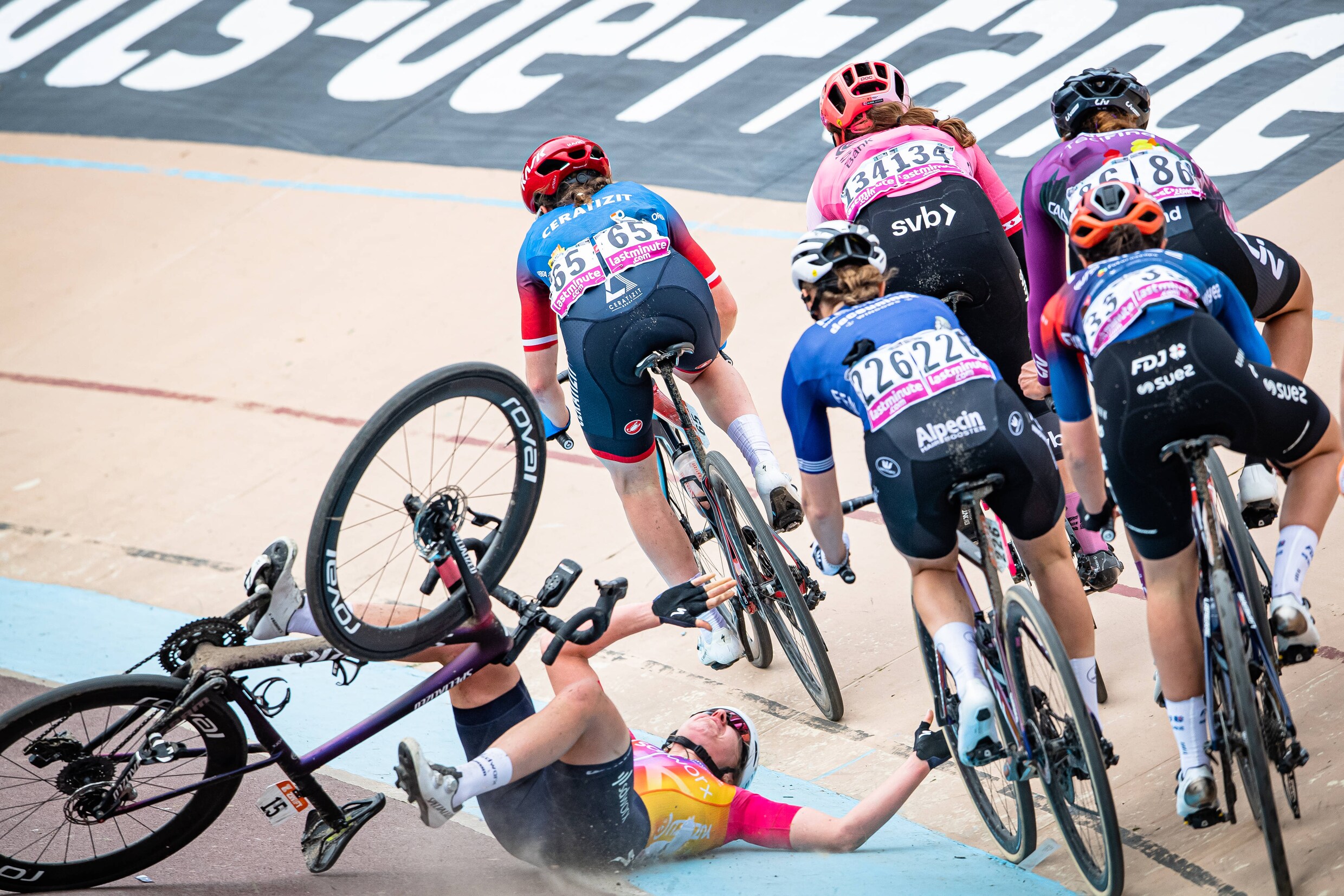 Femke Markus houdt van Parijs-Roubaix, ook al viel ze vorig jaar in het ...