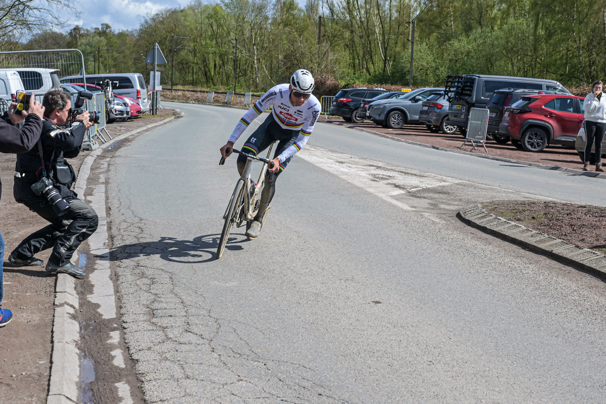 Deze chicane in Parijs-Roubaix moet de veiligheid vergroten, maar werkt ...