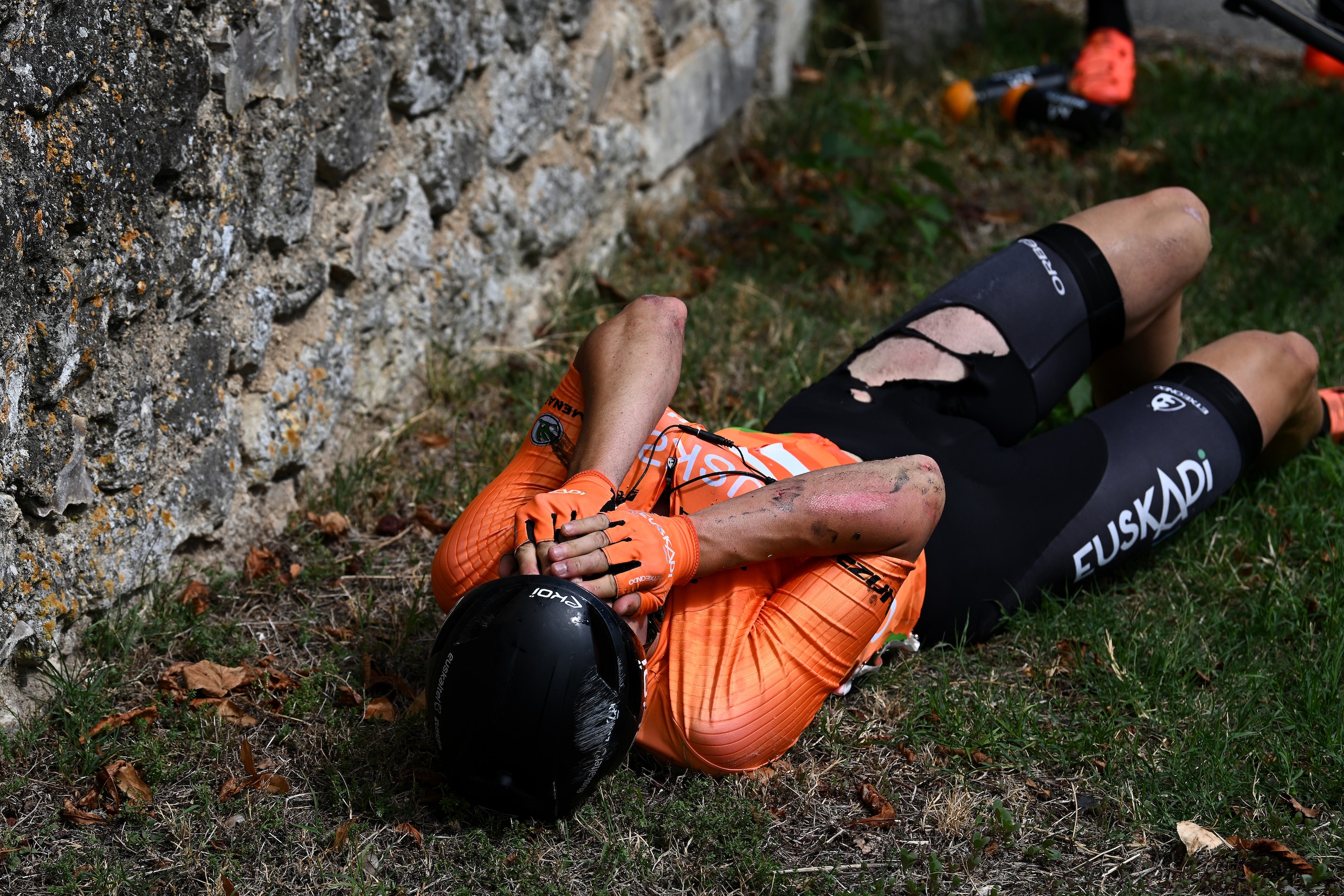 Waarom zijn er zoveel valpartijen in het wielrennen? ‘Het gevaarlijkst ...