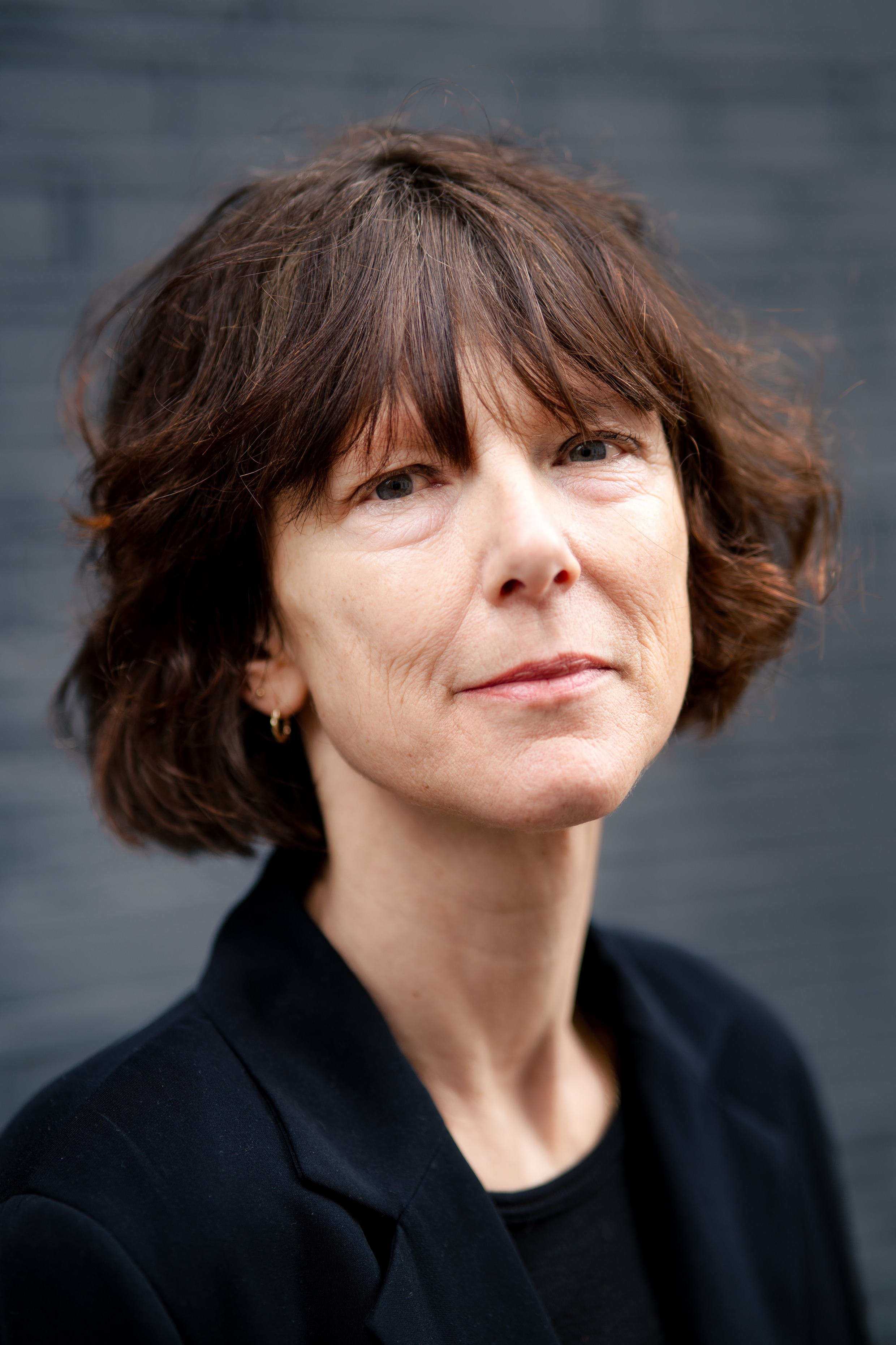 In haar minimalistische toneelteksten laat Magne van den Berg alleen ...