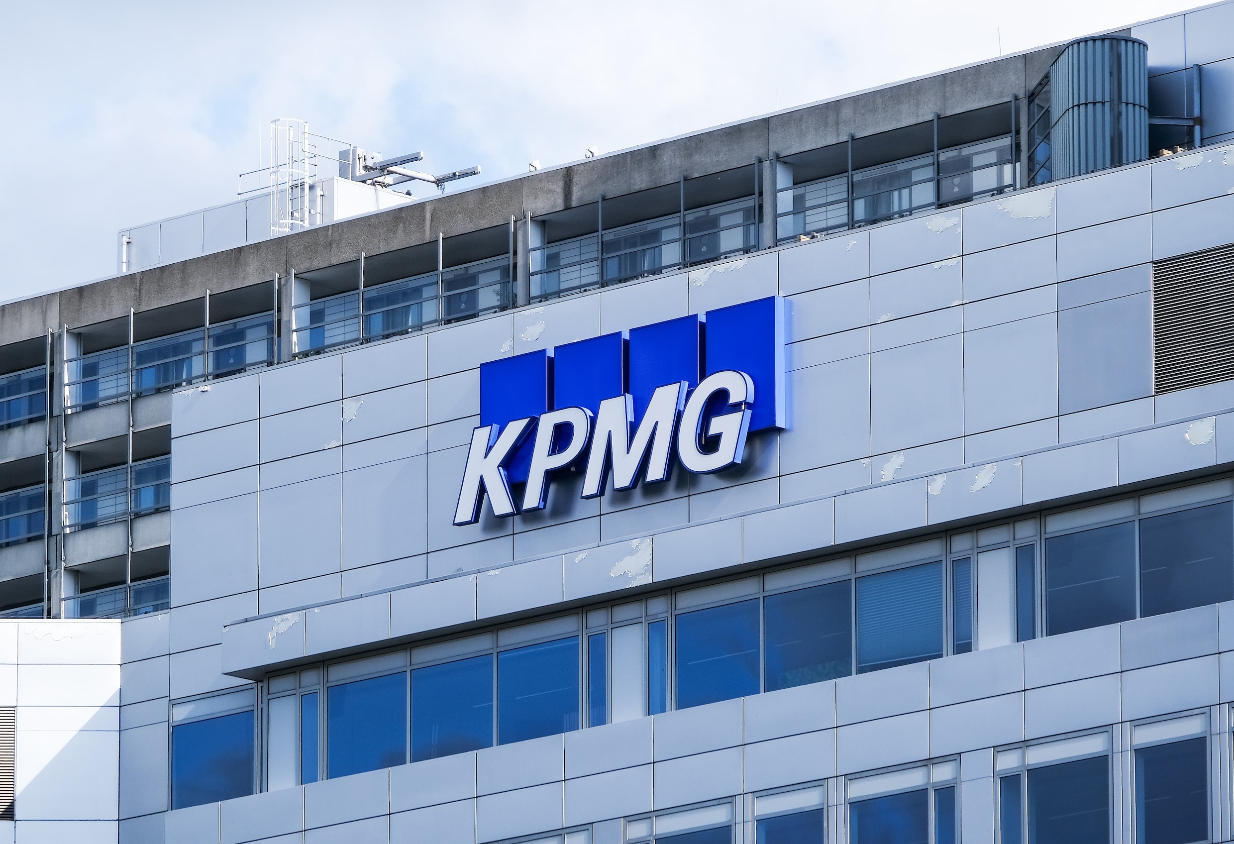 Recordboete voor KPMG-Nederland wegens gesjoemel met examens | de ...