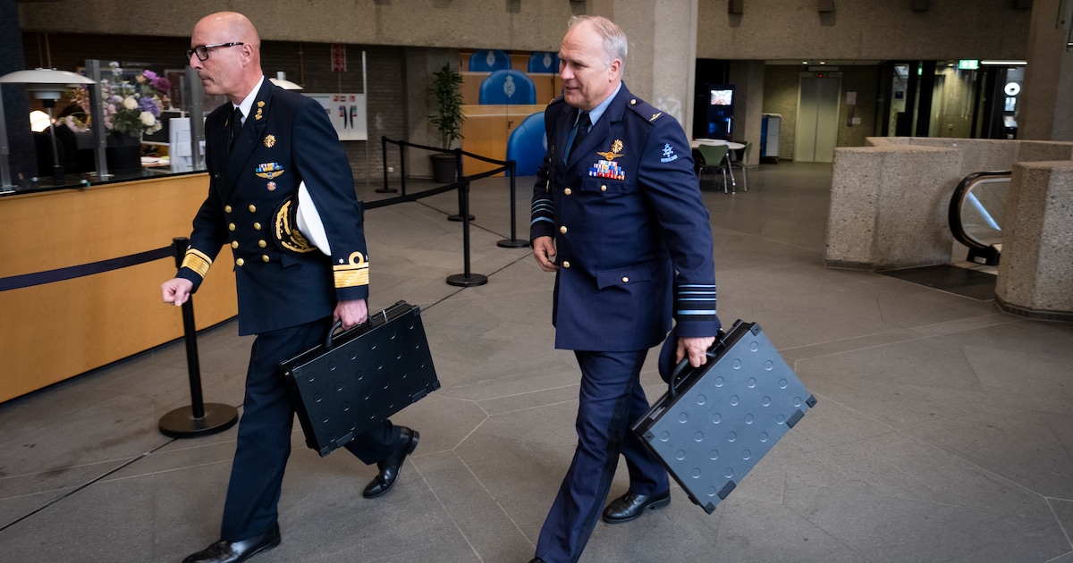 Kabinet staat pal achter commandant der strijdkrachten Onno Eichelsheim ...