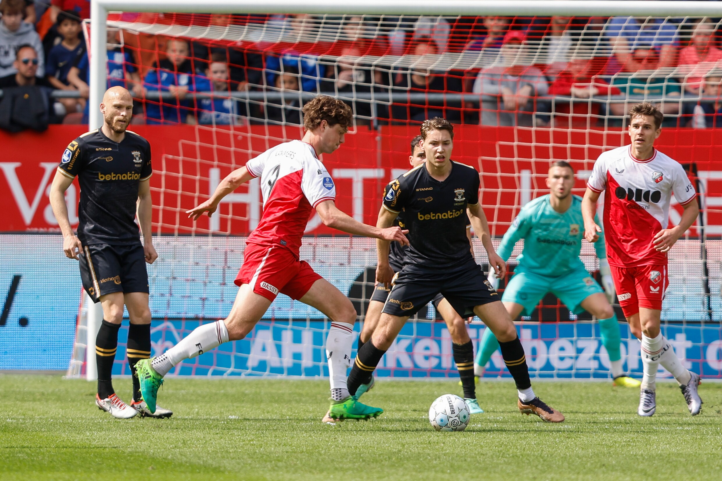 Investering FC Utrecht in huurling Sam Lammers betaalt zich uit in duel tegen Go Ahead (2-1 ...