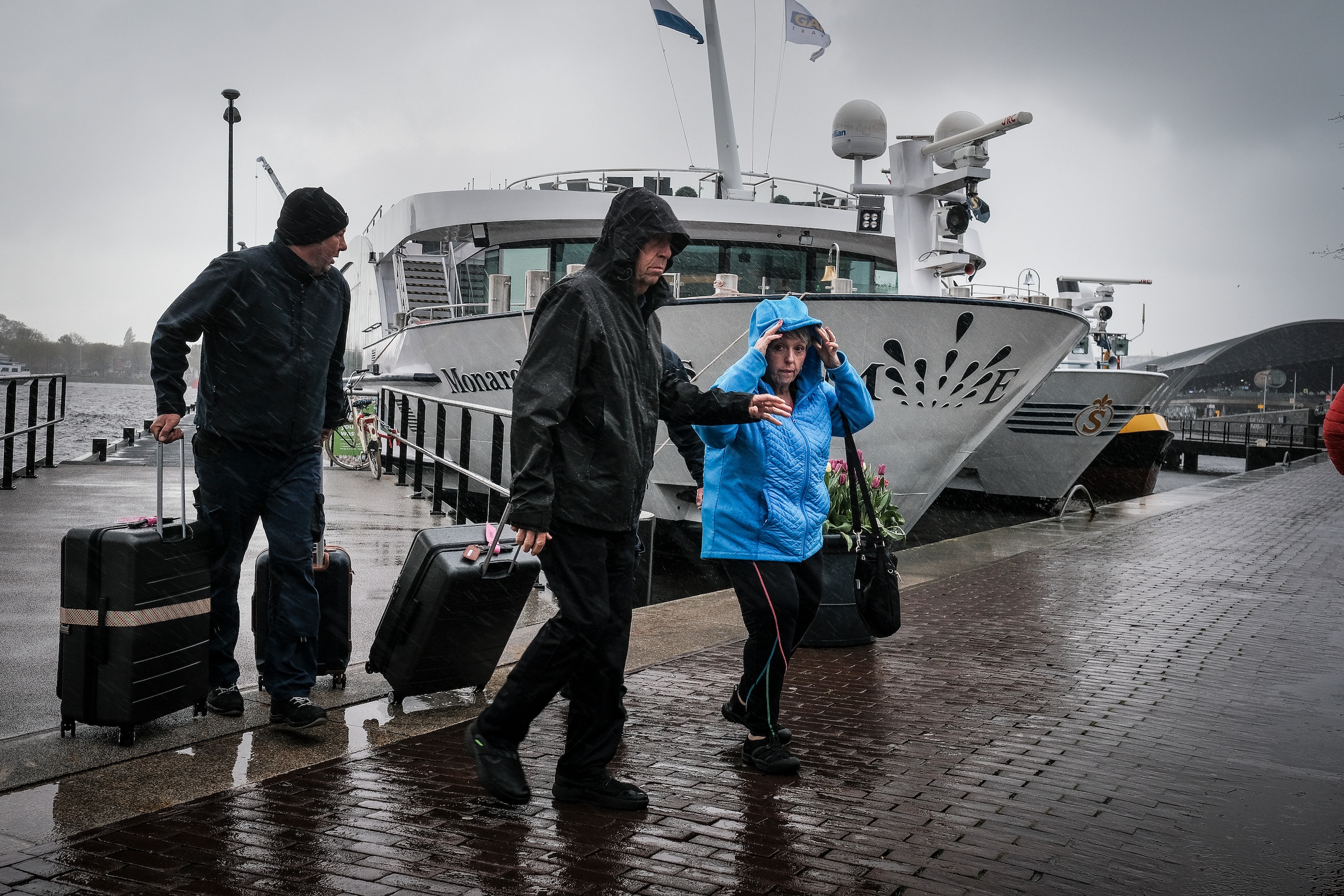 Amsterdam wil minder riviercruiseboten, en zelfs riviercruisetoeristen ...