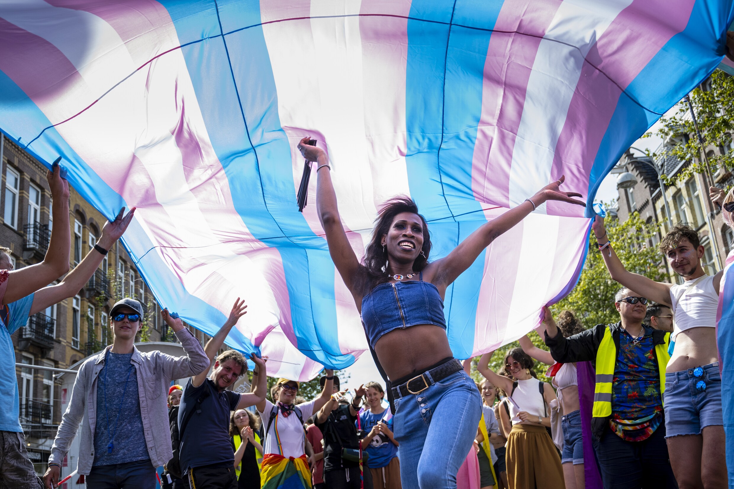 Opinie: Politici, praat eens mét trans personen in plaats van alleen ...