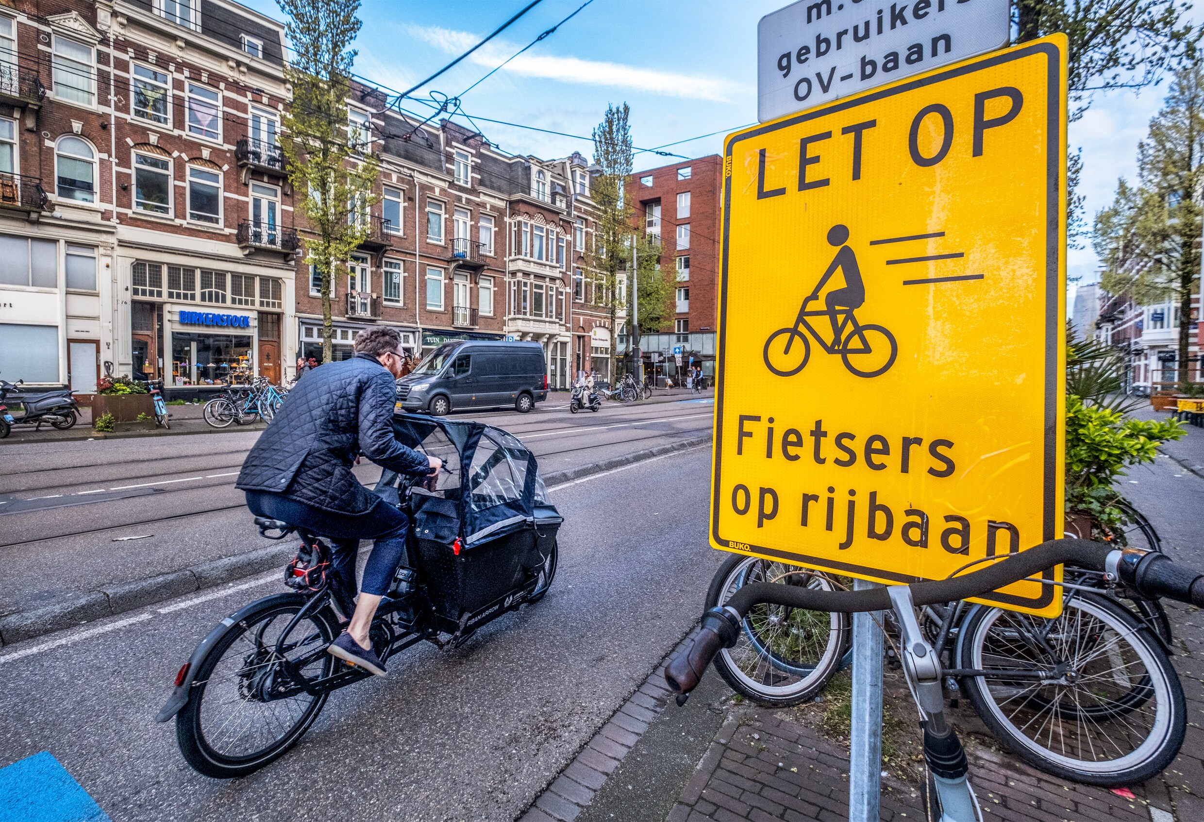 In Amsterdam mogen e-bikes nu op de rijbaan: ‘Dit is nog wel even ...