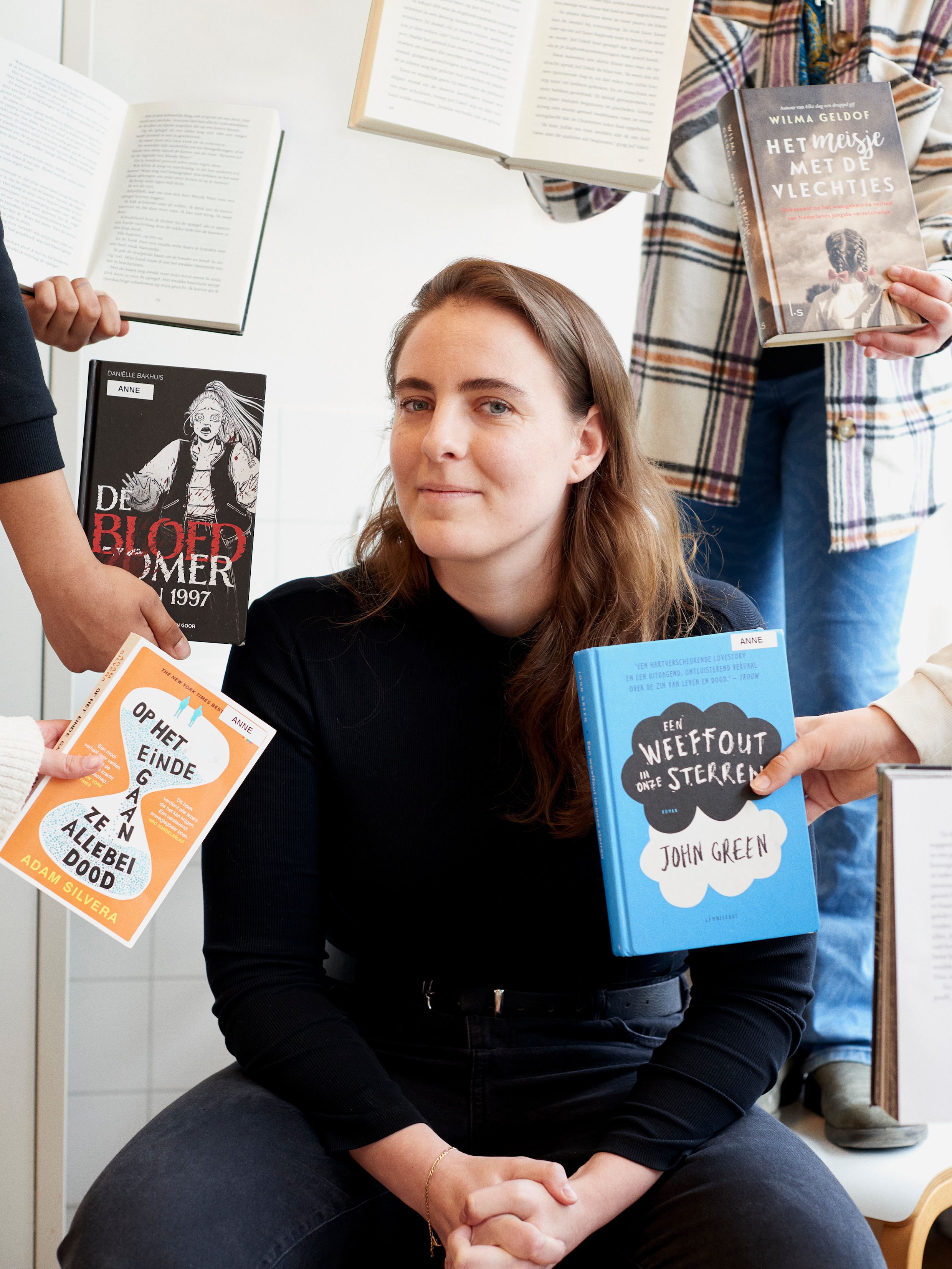 In het klaslokaal van Anne Steenhoff is het stil, op ritselende bladzijdes na: haar groep 8 is ...