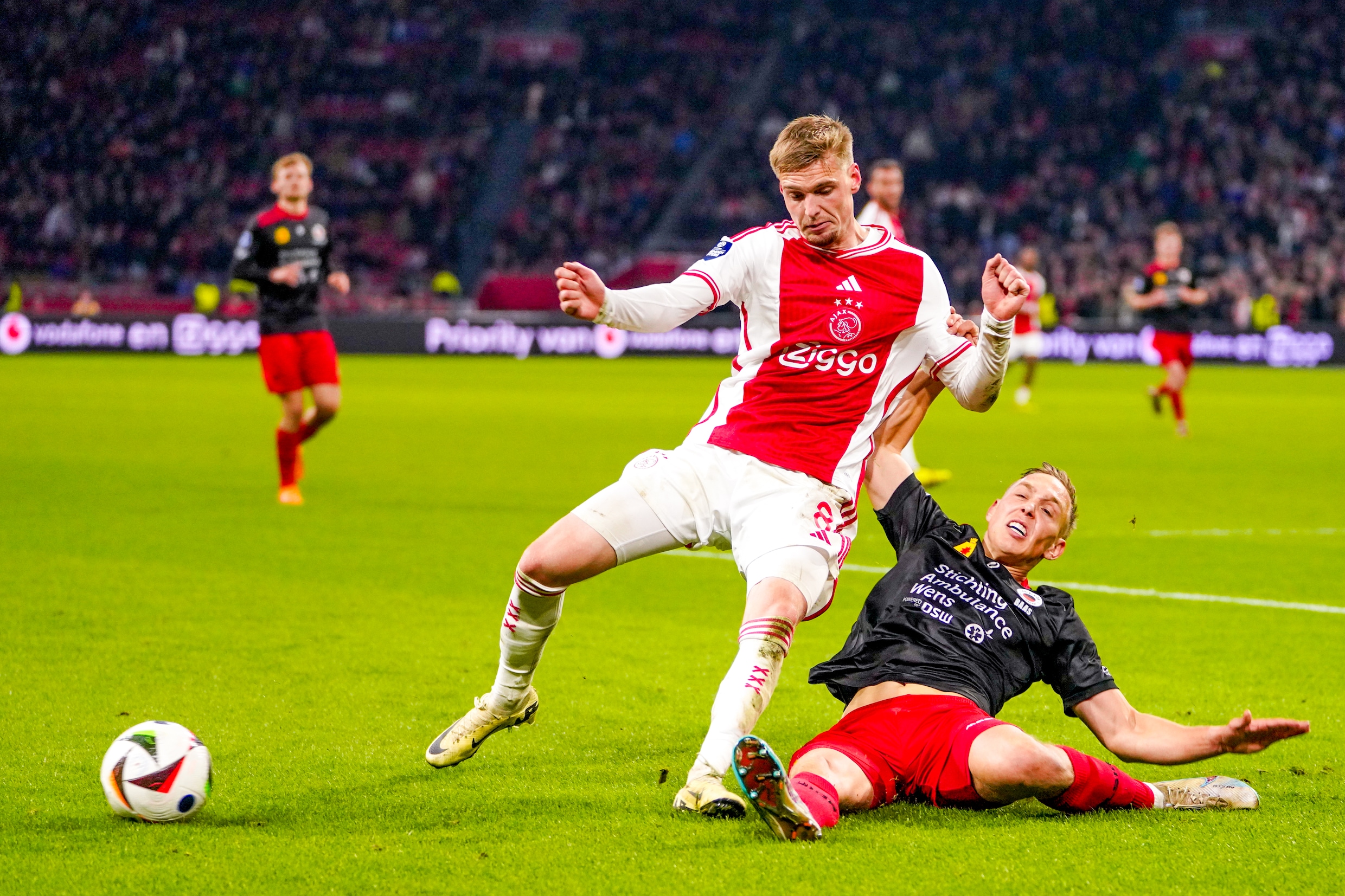 Ajax juicht uitbundig, om late 2-2 tegen Excelsior | de Volkskrant