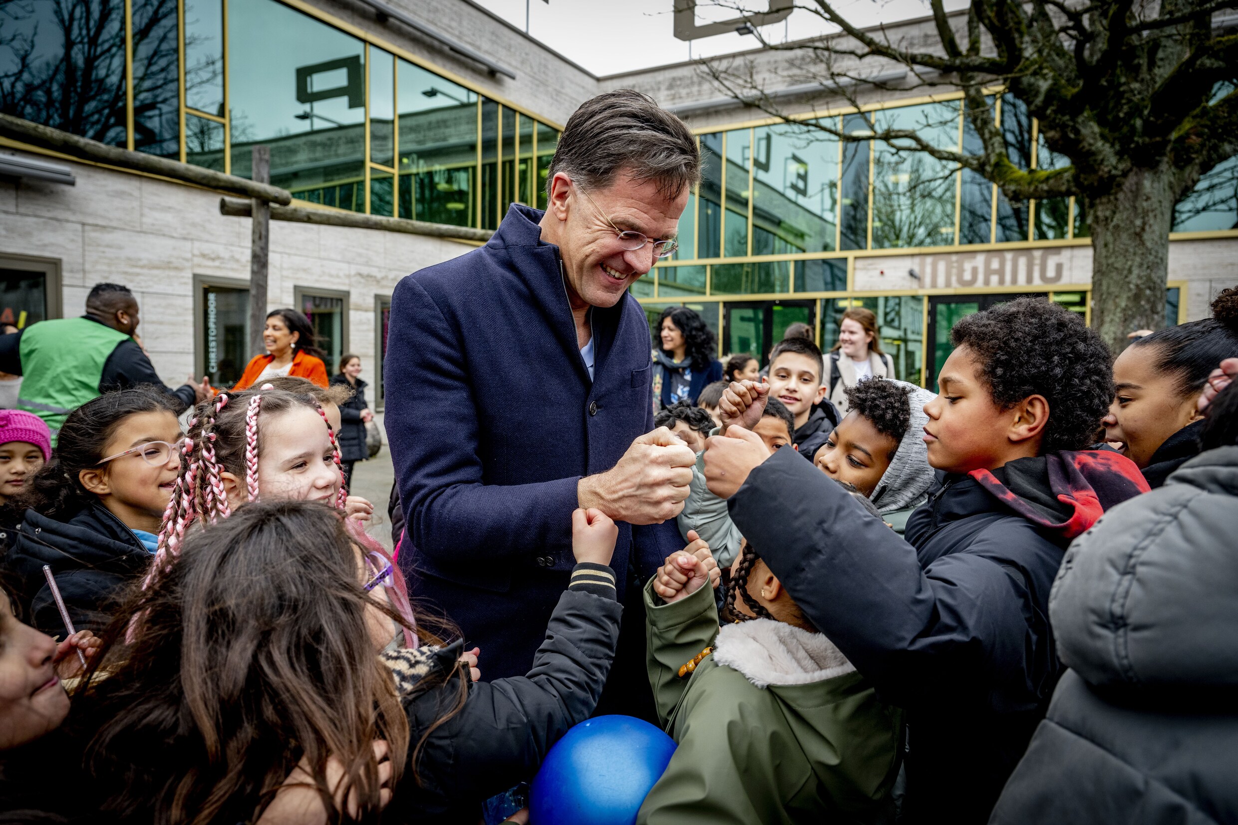 Politici, praat eens wat vaker met de jeugd voor een realistisch ...