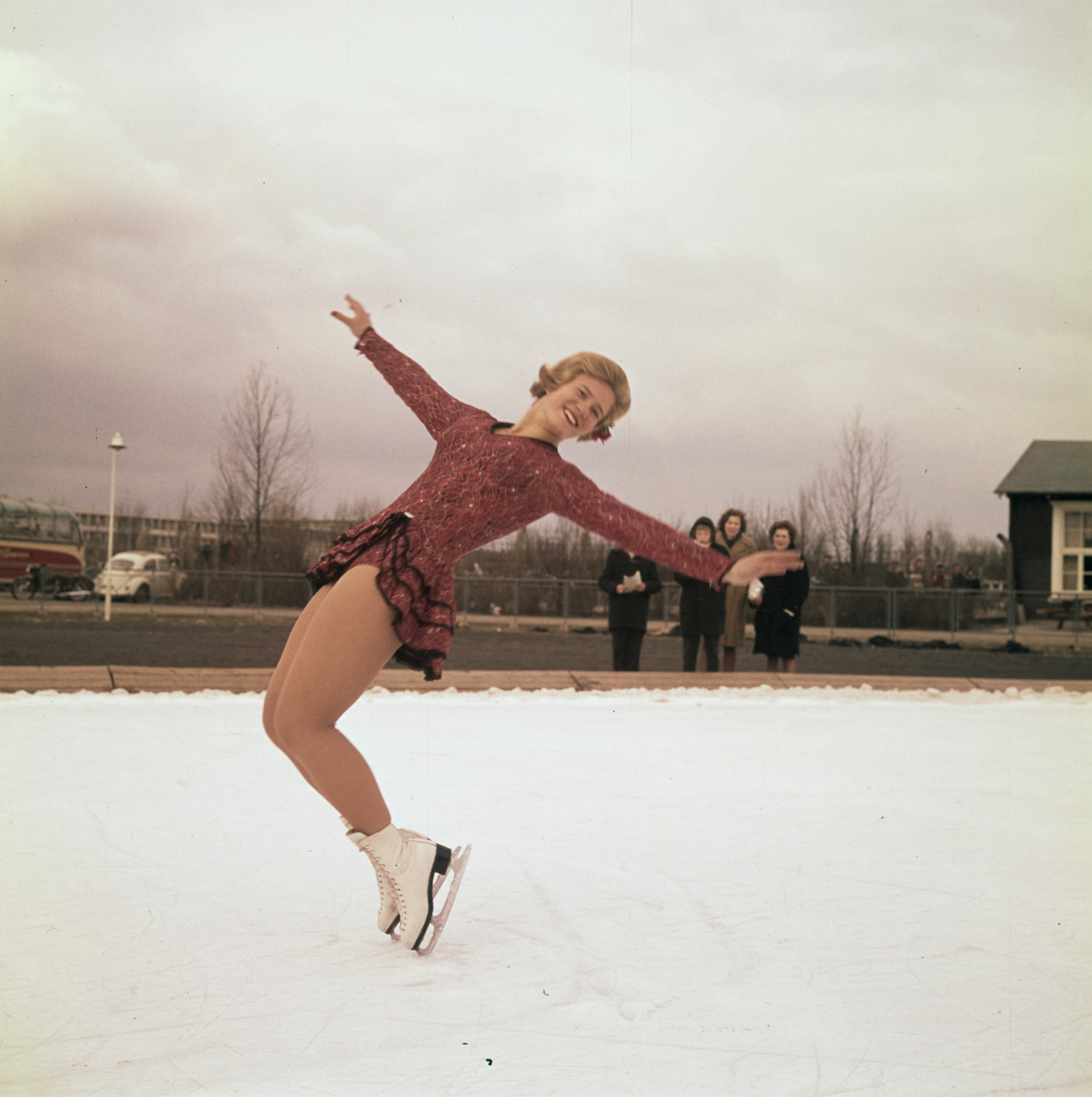 IJskoningin en symbool van een nieuwe tijd Sjoukje Dijkstra maakte met ‘gold rush’ alle ...
